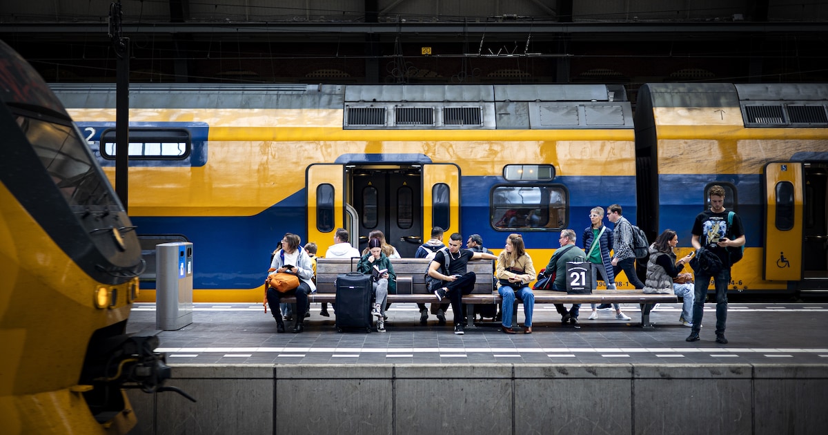 NS: vanaf december meer treinen van maandag tot donderdag, minder op ...