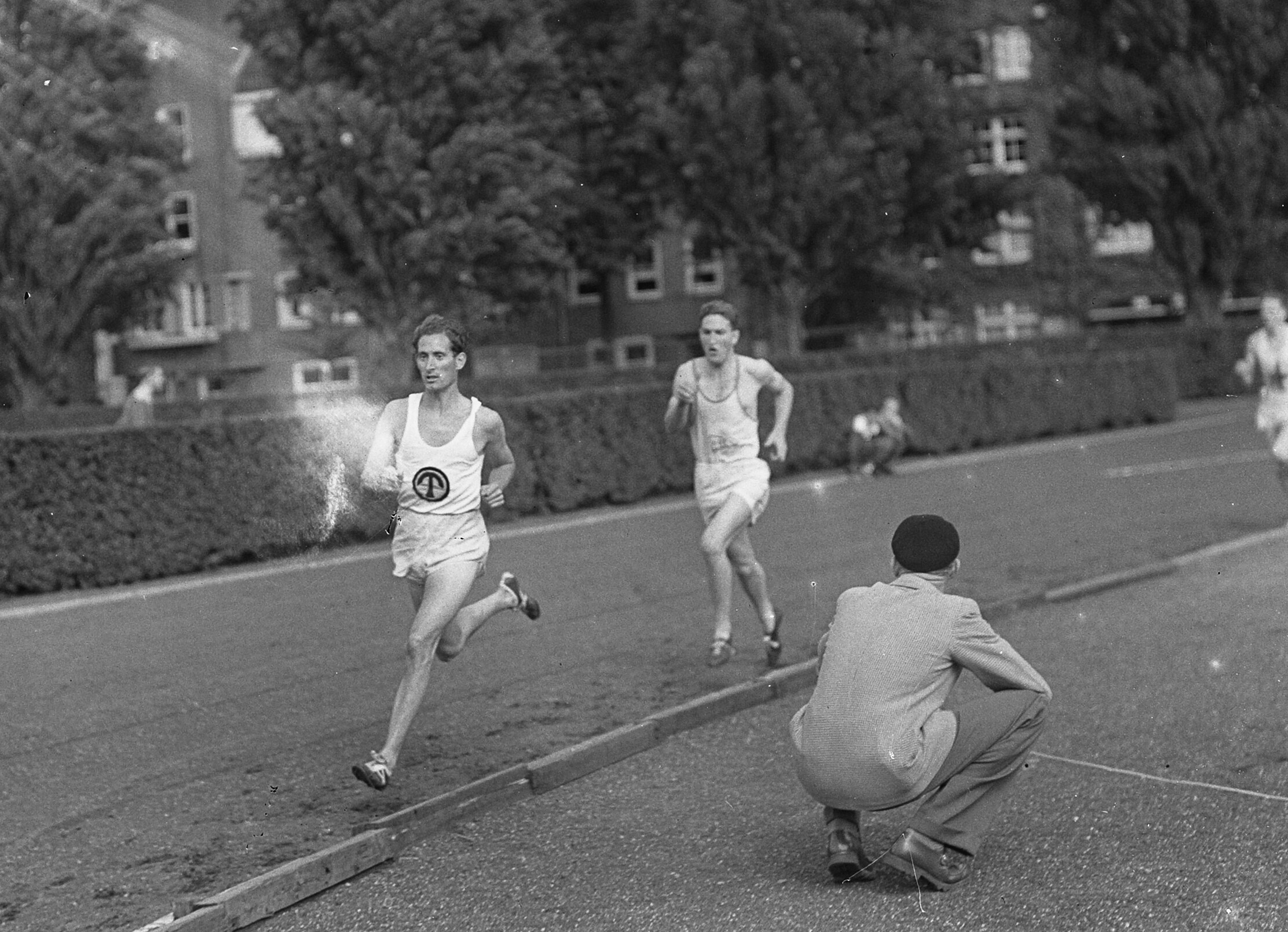 Hoe de Amsterdamse atleet Wim Slijkhuis door zijn hardlooptalent aan de ...