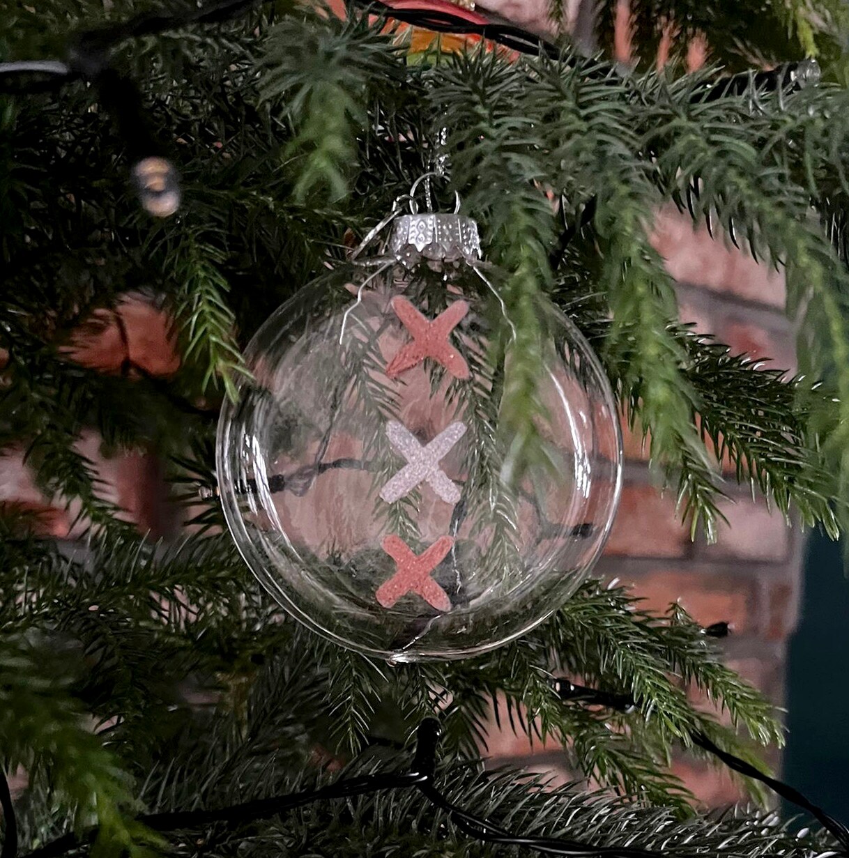 Kerstballen met een monumentale touch: ‘Ik gebruik puin van de ...
