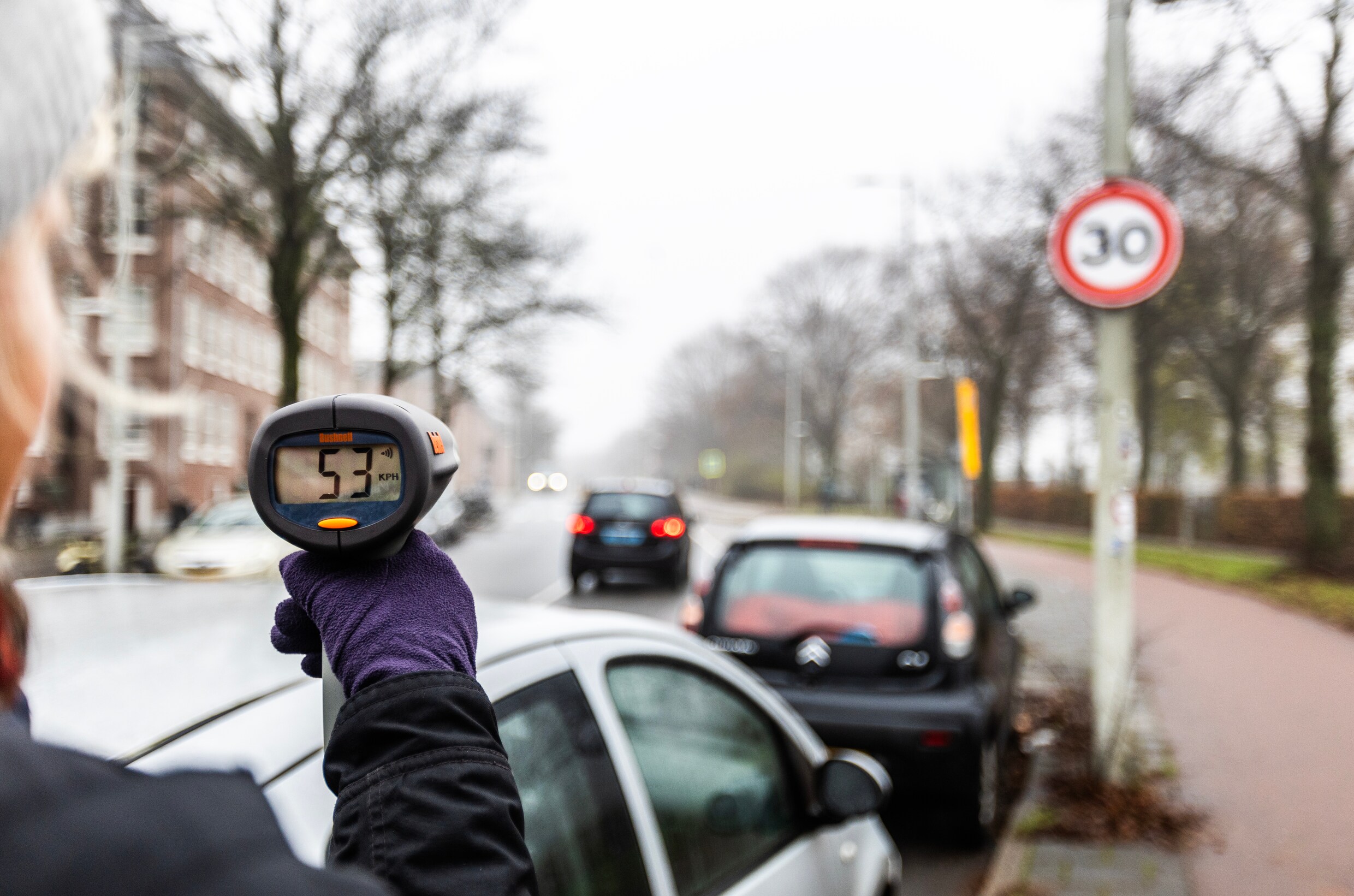 30 km/uur in Amsterdam: aan gas terugnemen doen automobilisten nog niet | Het Parool