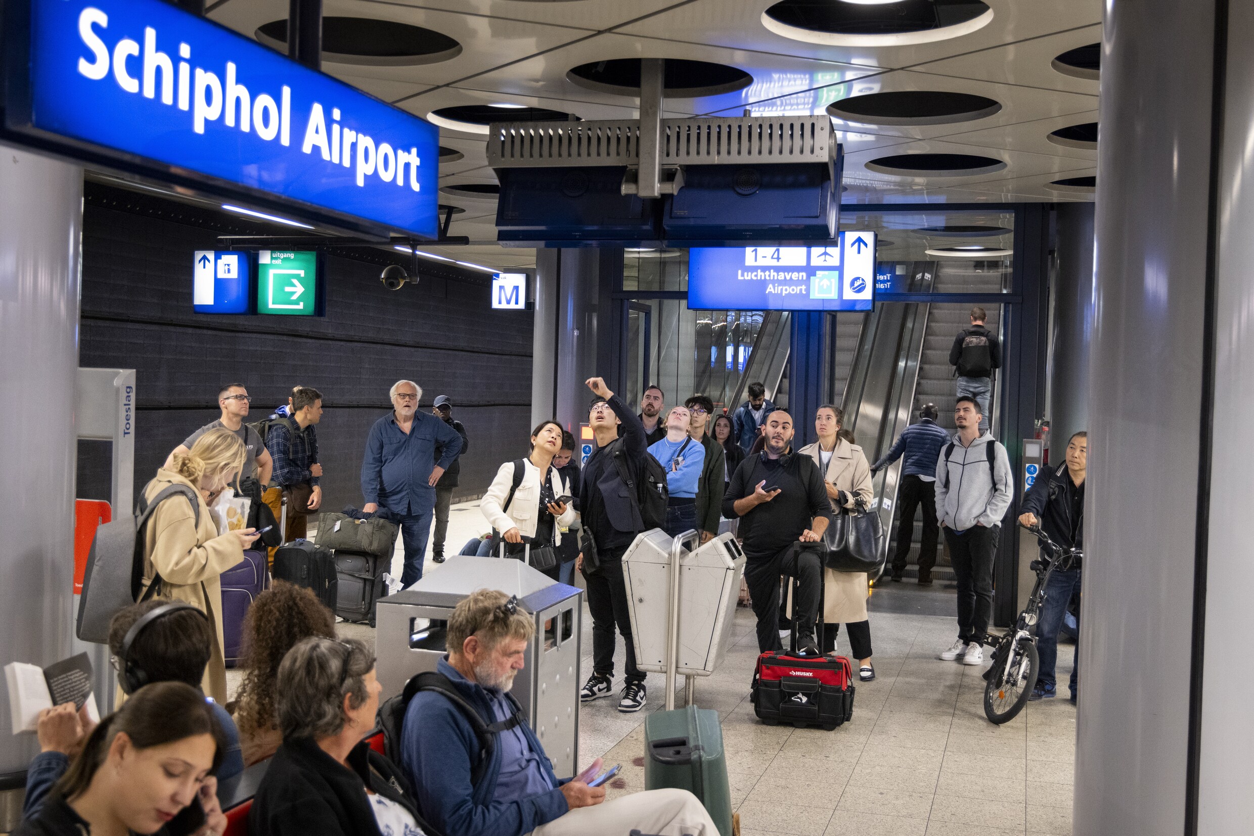 Seinstoring verholpen, treinverkeer rond Schiphol weer normaal | Het Parool