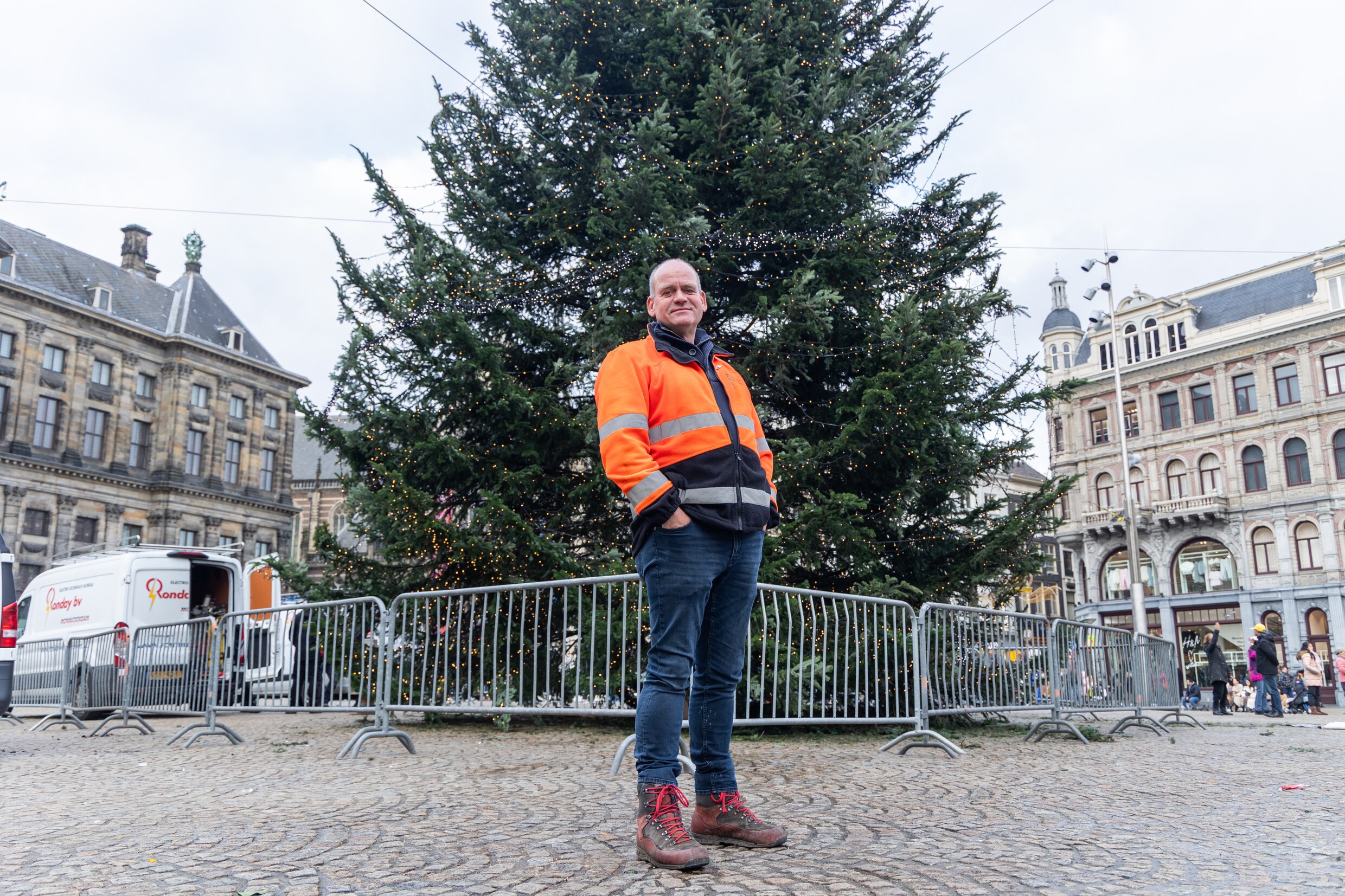Het Amsterdam van ‘chef kerstboom’ Hans van Zurk: ‘Bij de Dokwerker ...
