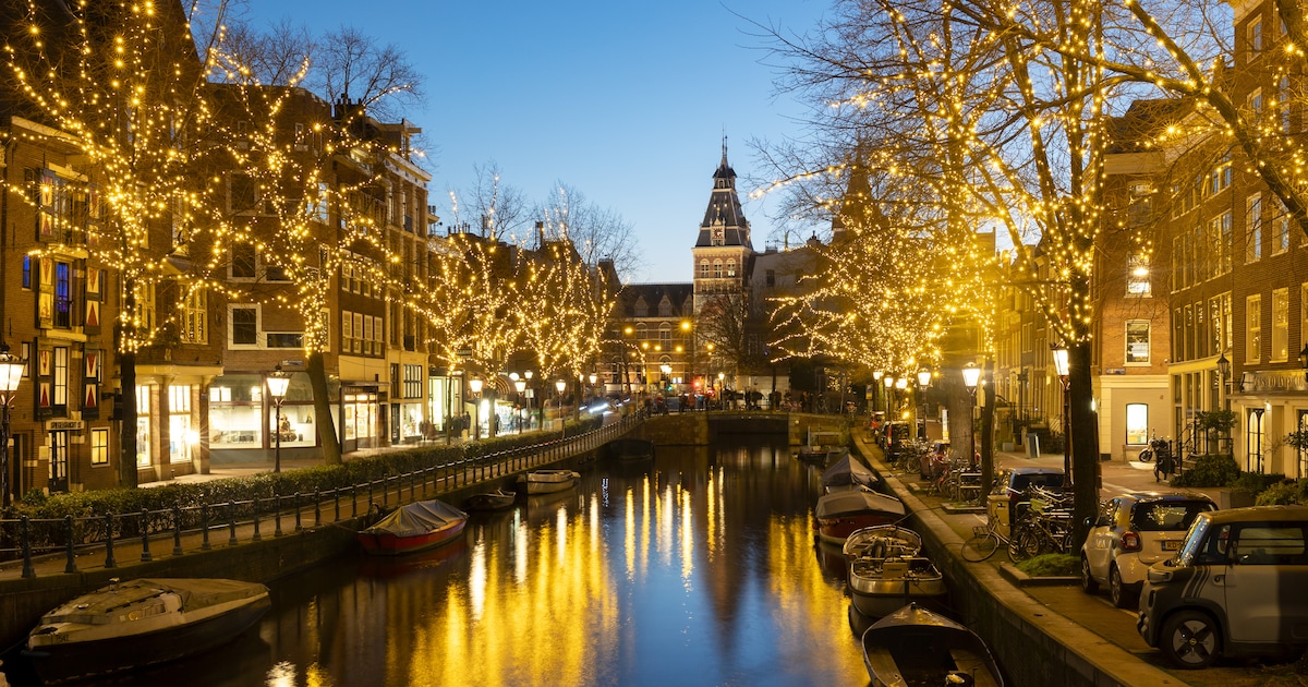 Hier vind je de mooiste kerstlichtjes en -bomen van Amsterdam | Het Parool