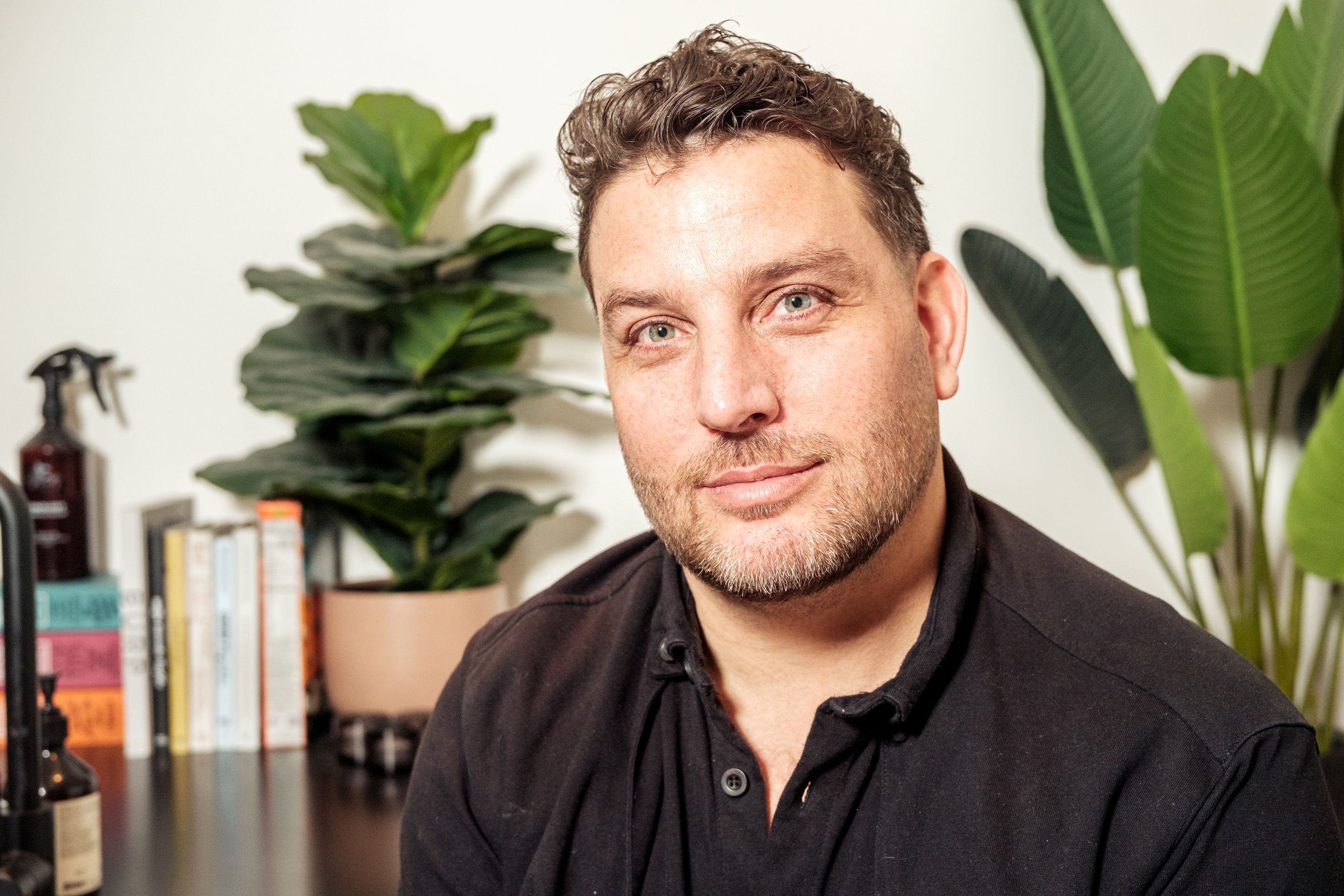 Ron Simpson (39) verkoopt zijn droomloft in Amsterdam-West: ‘Dat dit ...