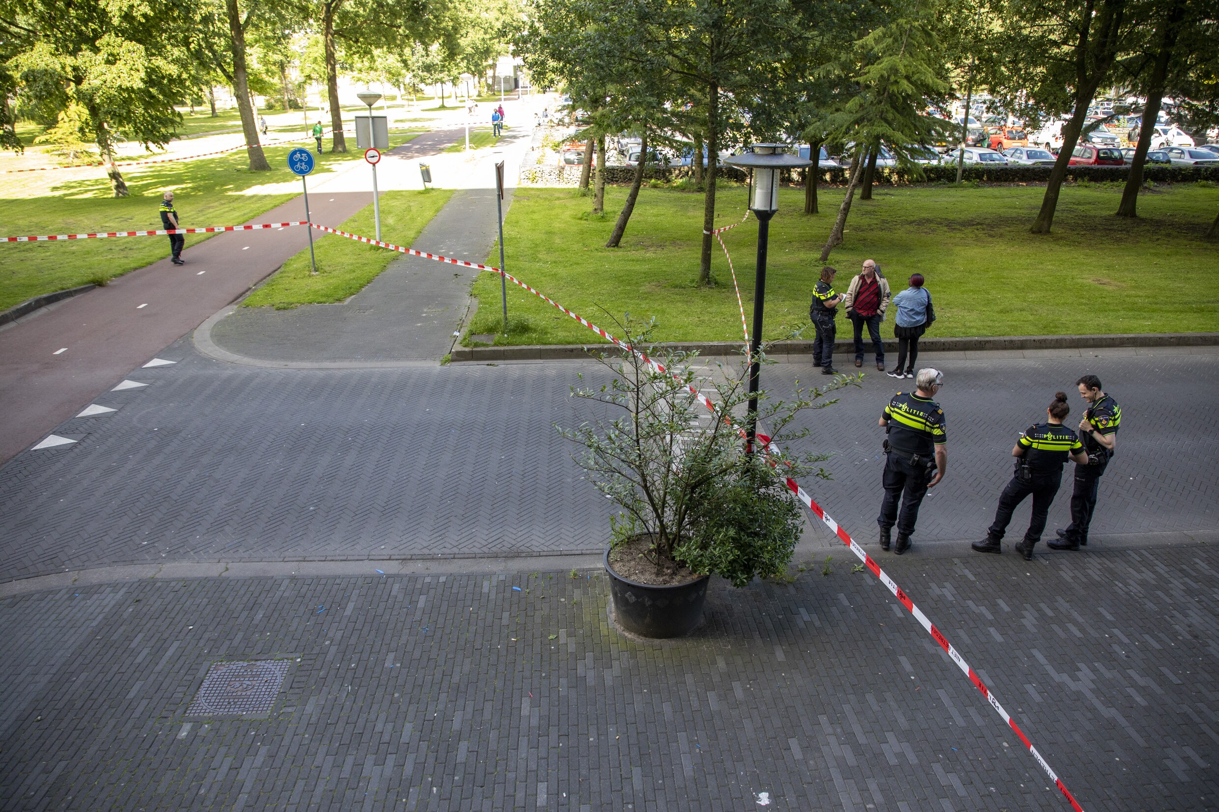 Handgranaten gevonden rond flat Kikkenstein in Amsterdam-Zuidoost ...