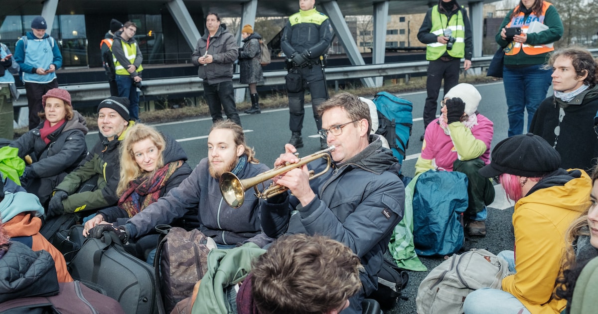 Opinie: ‘Bedenk eens iets ludiekers dan een snelwegblokkade, Extinction ...