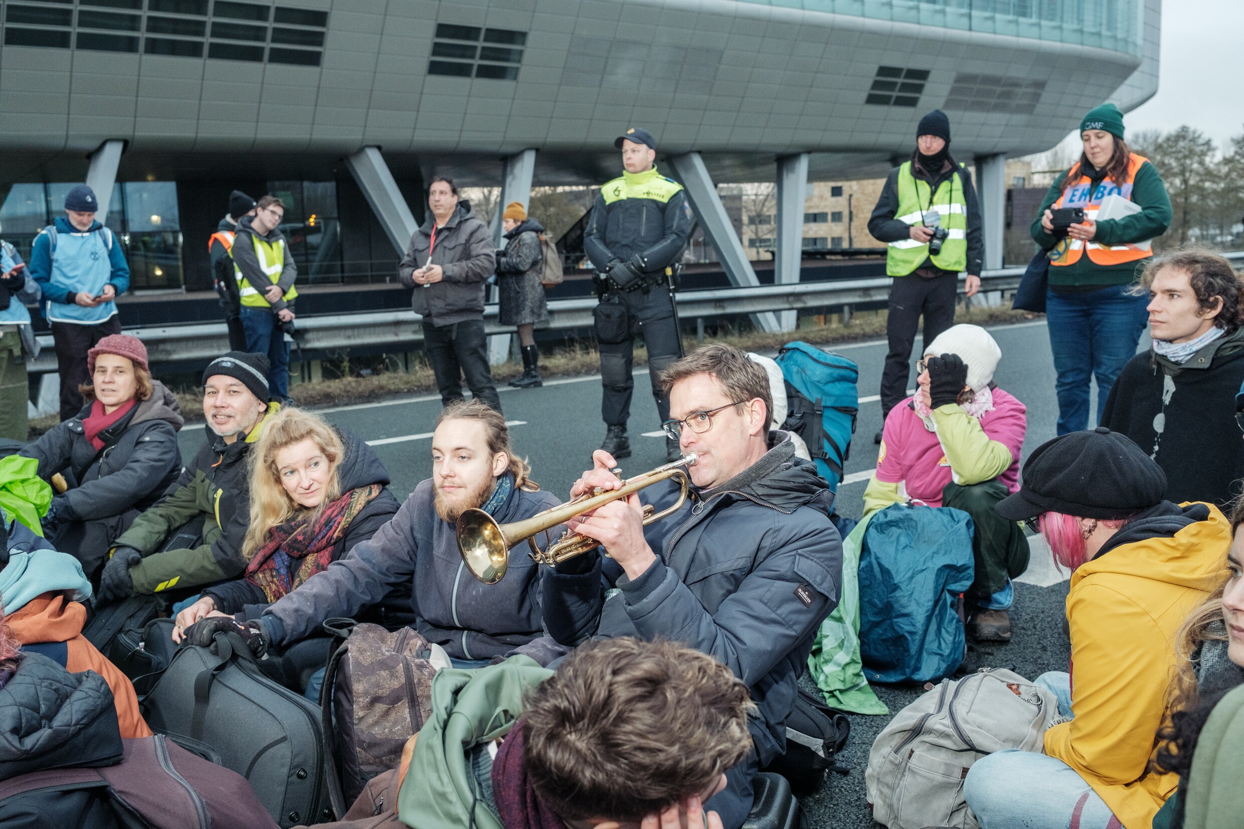 Teruglezen | Bijna 400 aanhoudingen bij demonstratie Extinction ...