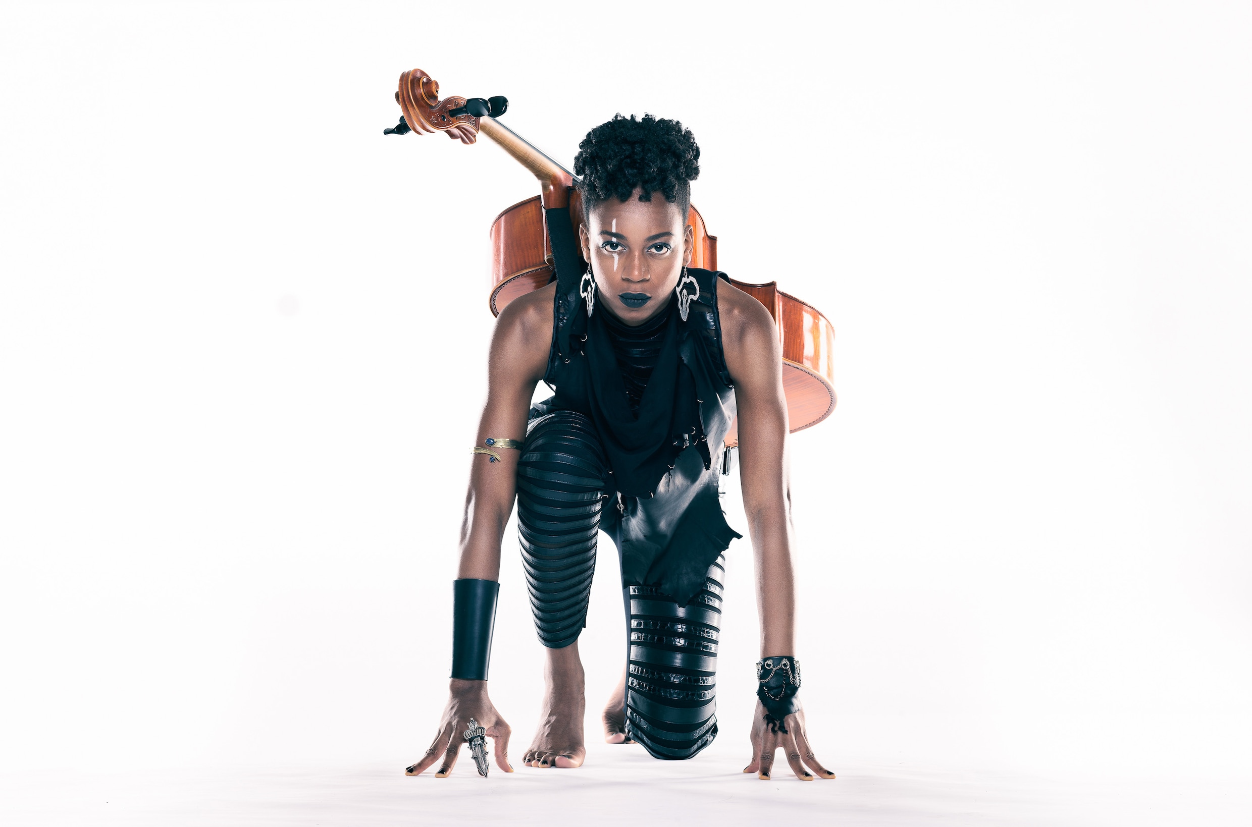 Voor de flamboyante Ayanna Witter-Johnson is een cello ook een drumstel ...