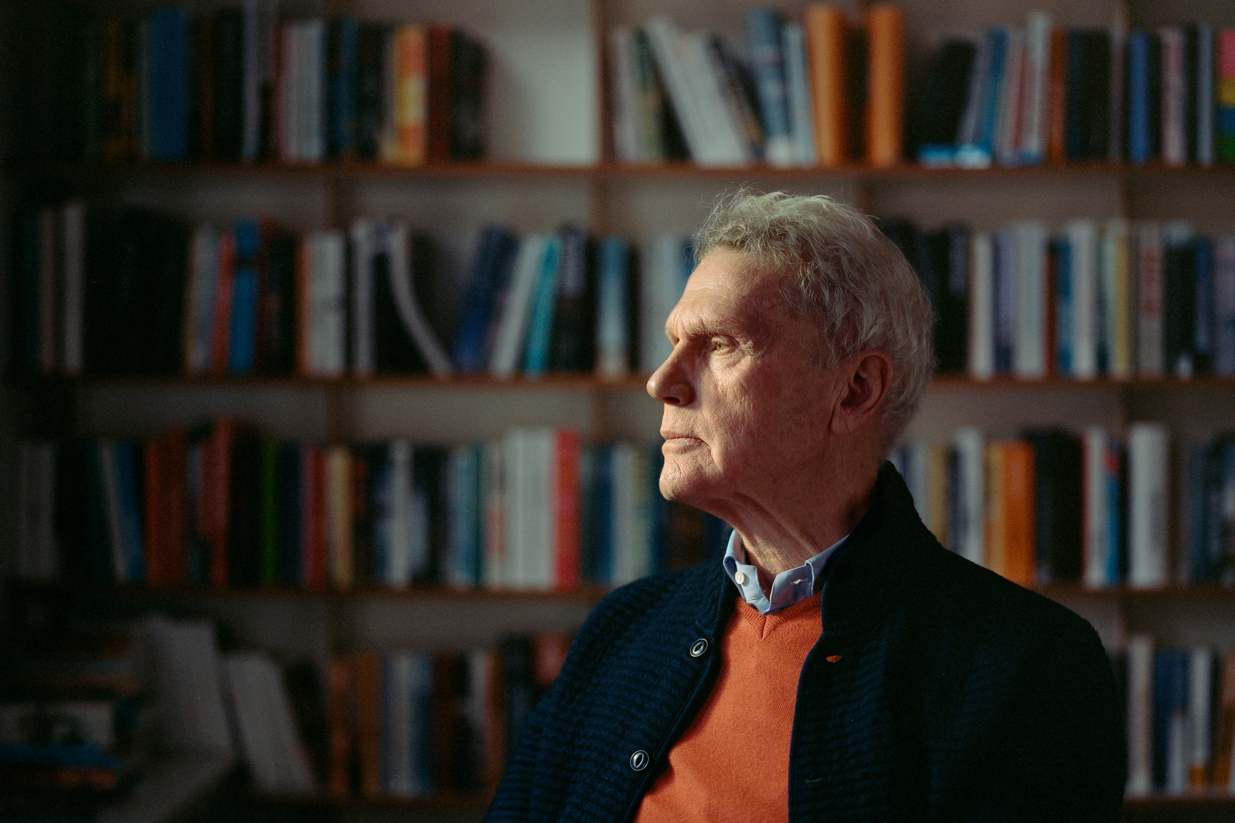 Schrijver Adriaan van Dis is woke geworden: ‘Ik wil niet bang zijn voor ...