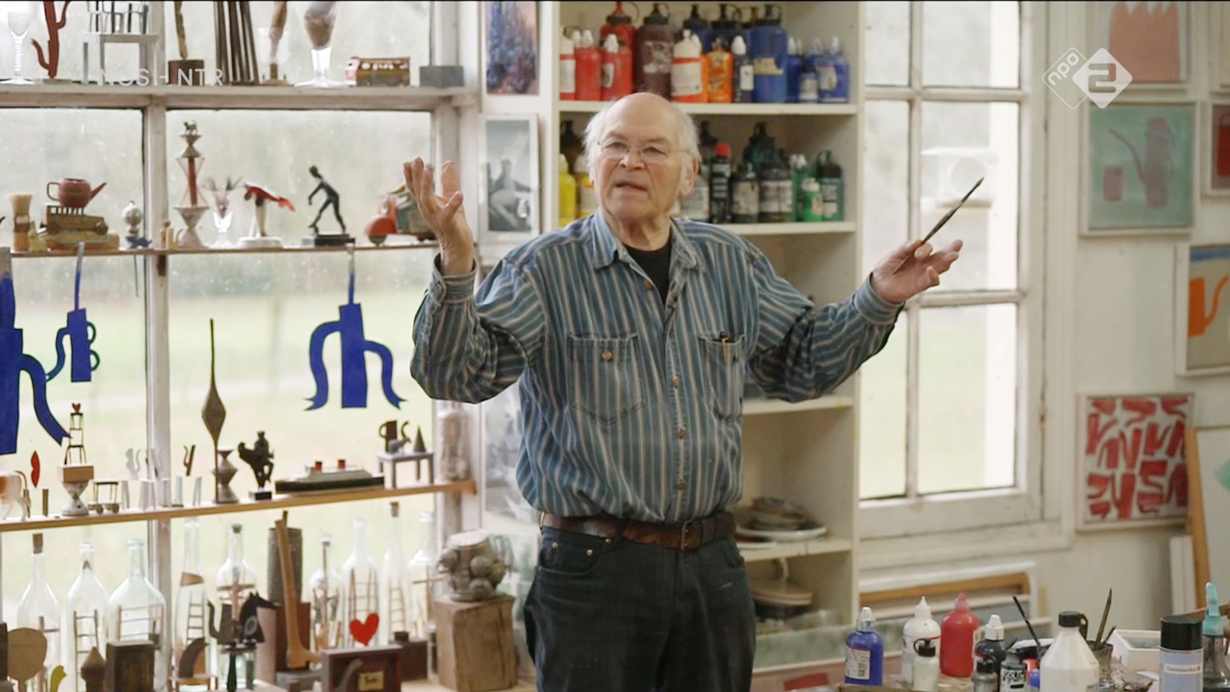 Het was een ontroerend beeld: de 90-jarige kunstenaar die door zijn ...