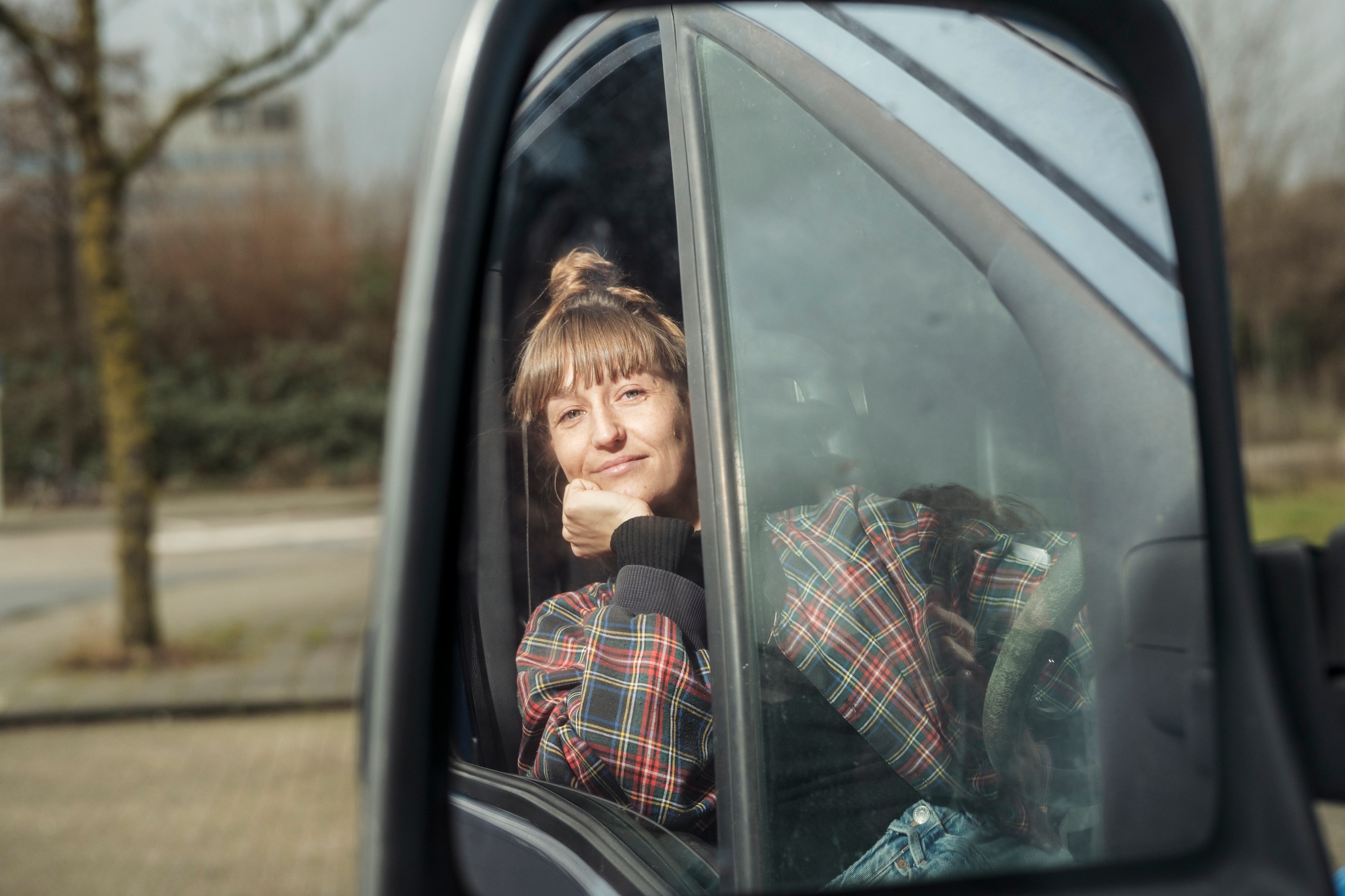 Emma (31) woont in haar zelf opgeknapte busje: ‘De hoge Amsterdamse ...