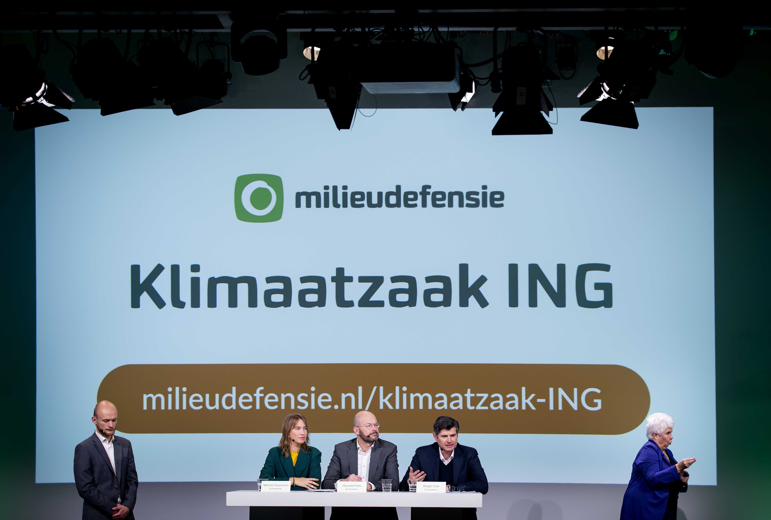Milieudefensie begint na Shell nu een rechtszaak tegen ING Bank | Het ...