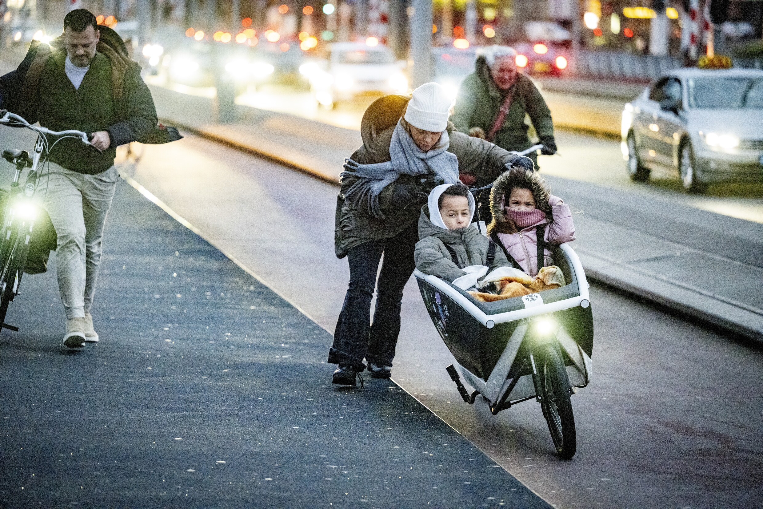Storm Isha flink tekeergegaan, hoogtepunt tijdens zware ochtendspits ...