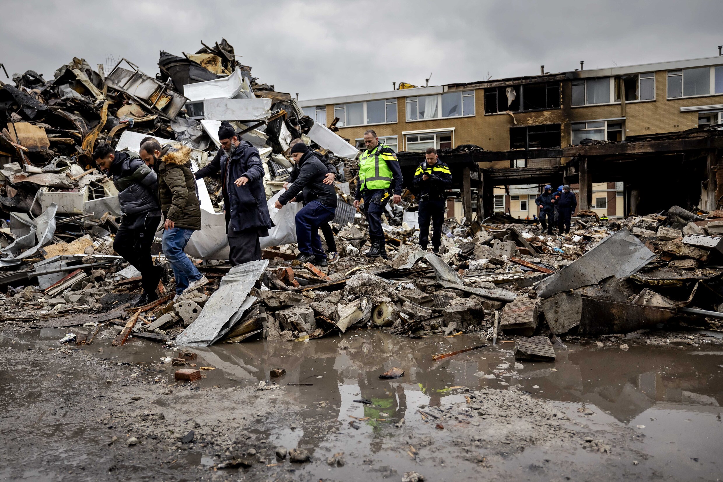 ME ingezet bij plek explosie Rotterdam, omstanders emotioneel: ‘Wat zou ...