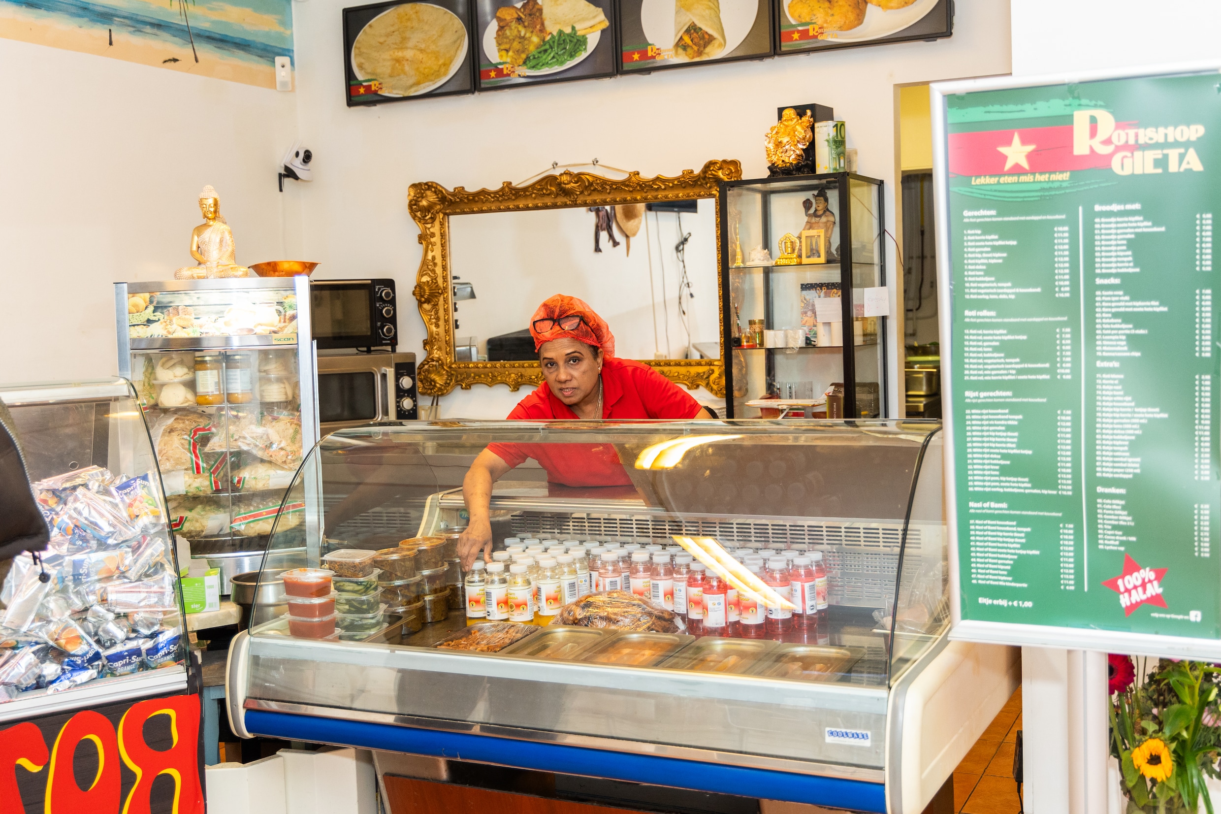 Het Amsterdam van First Dates-maître Denice Dest (44): ‘Bij Rotishop ...