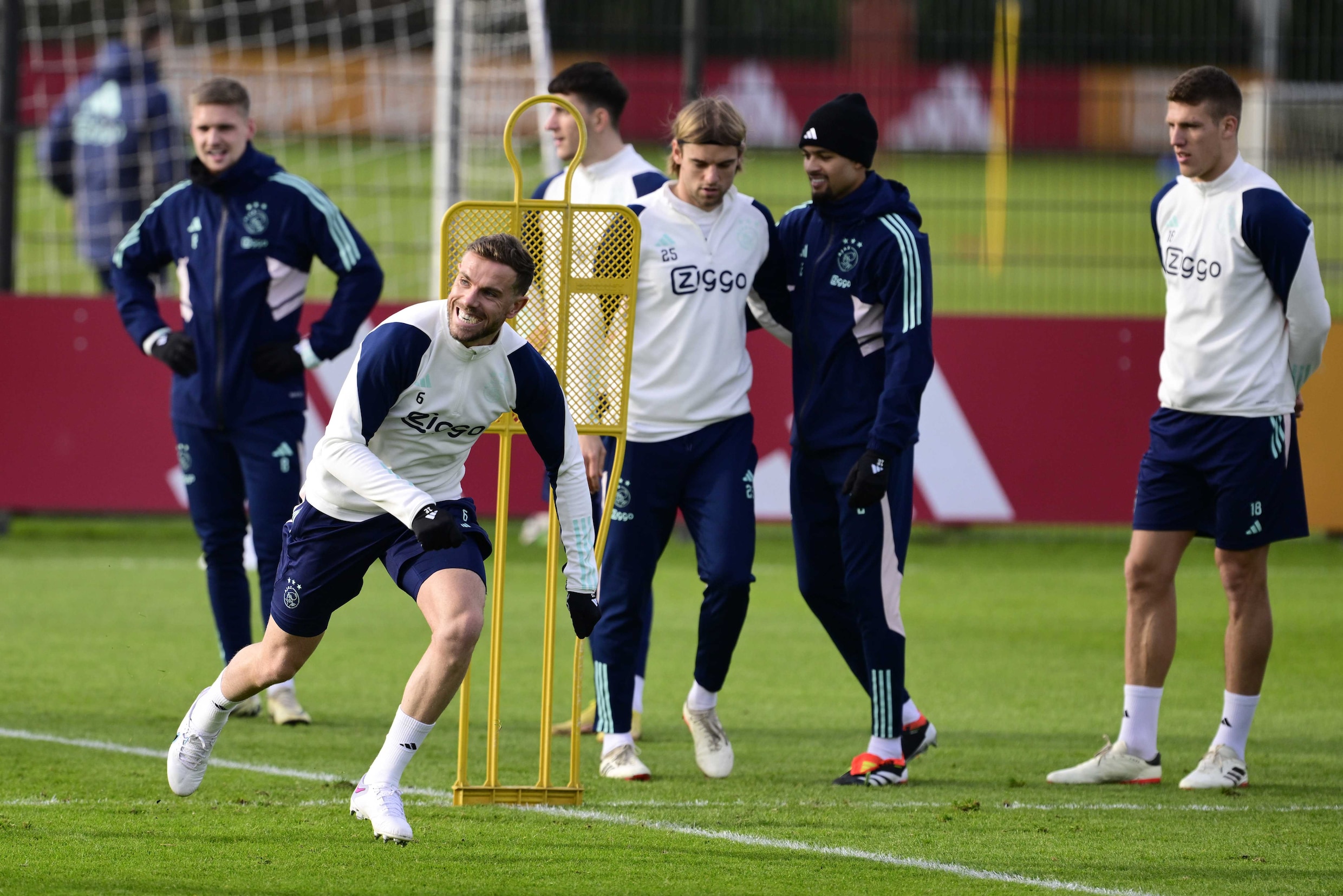 Dankzij de psychiater is Ajacied Jordan Henderson een echte teamspeler geworden | Het Parool