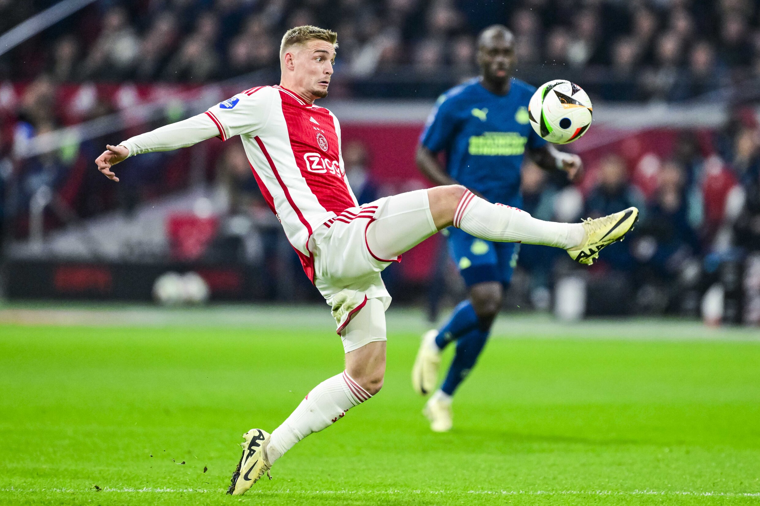 Kenneth Taylor voetbalt weer gemakkelijker: ‘Ik ken mijn vorm zelf het ...