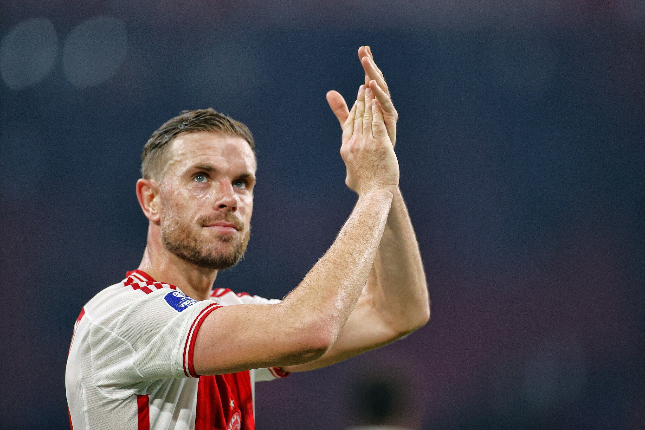 Debuut Jordan Henderson belooft een stabieler Ajax: ‘Hij is als een verlengstuk van de trainer ...