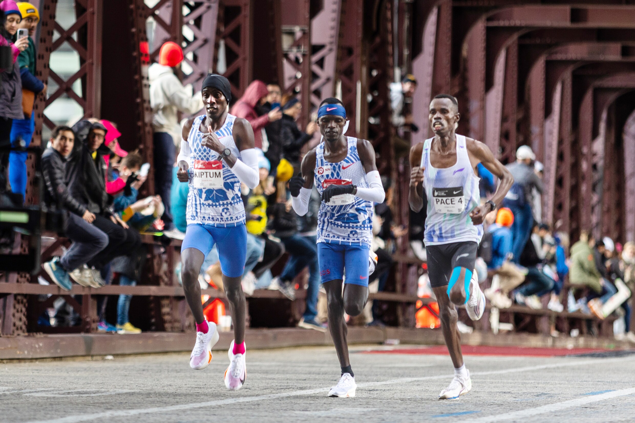 Marathonloper Kelvin Kiptum (1999-2024) was de man die onder de 2 uur ...