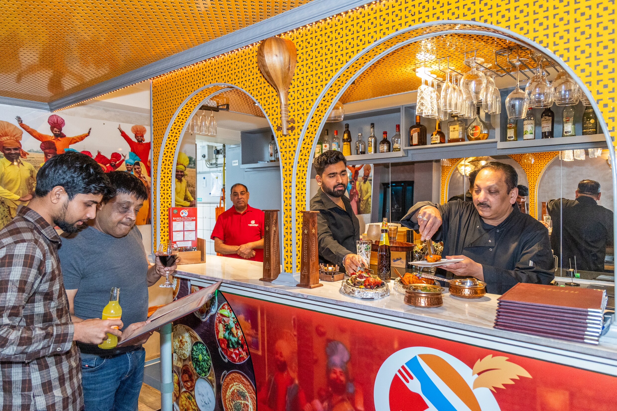 Met 30 jaar kokservaring opent Naresh Kumar zijn Indiase restaurant ...