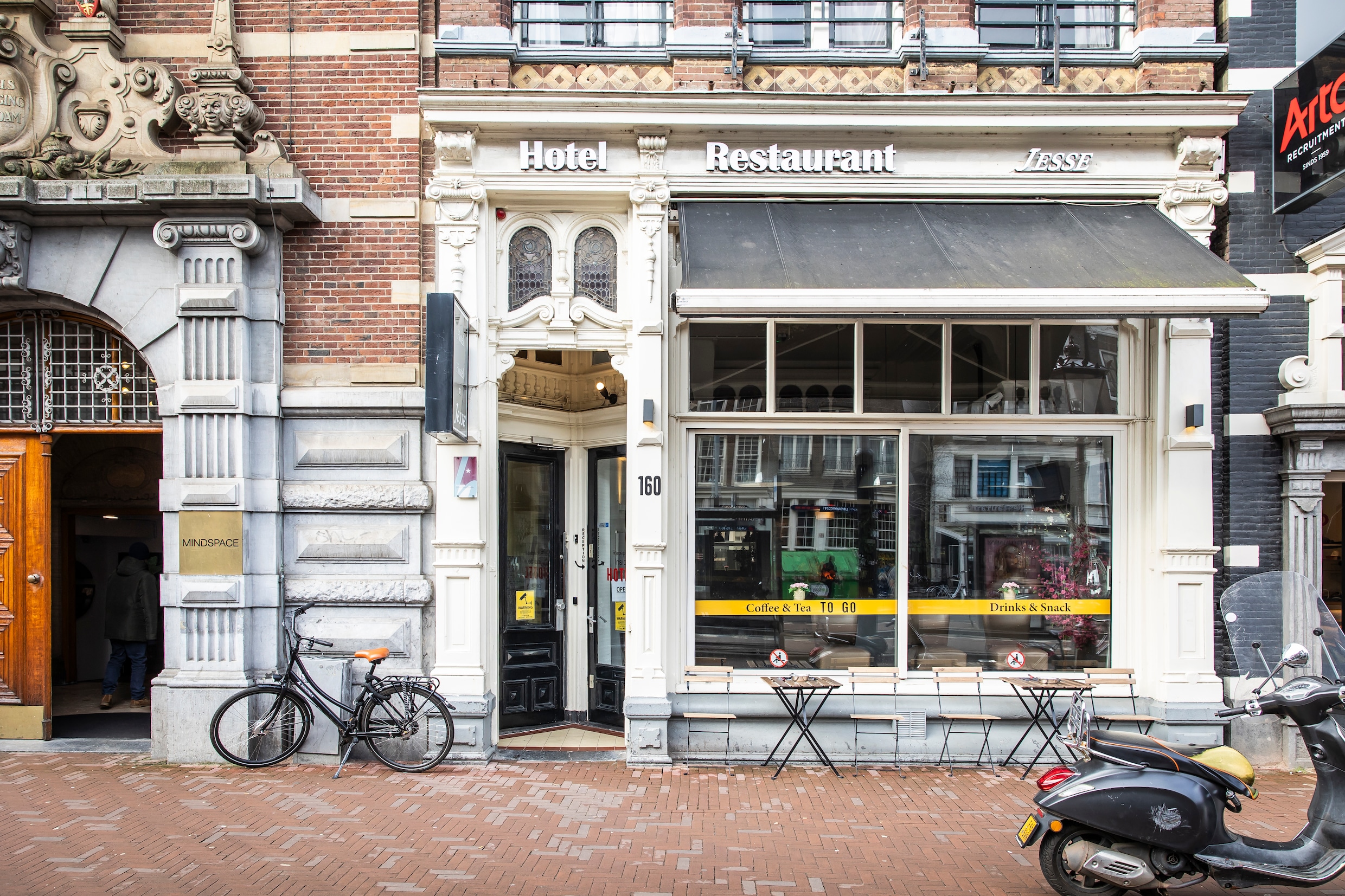 Kleindochters Simon Carmiggelt en Johannes Jesse ontmoeten elkaar in ...