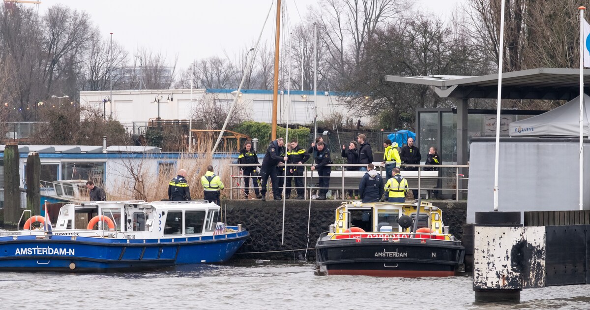 Lichaam aangetroffen in water bij IJplein in Amsterdam-Noord | Het Parool