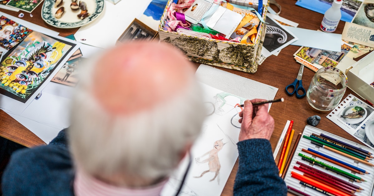 Deze ouderen hanteren het potlood als wapen tegen dementie: ‘Een vis met een bril: waarom niet ...
