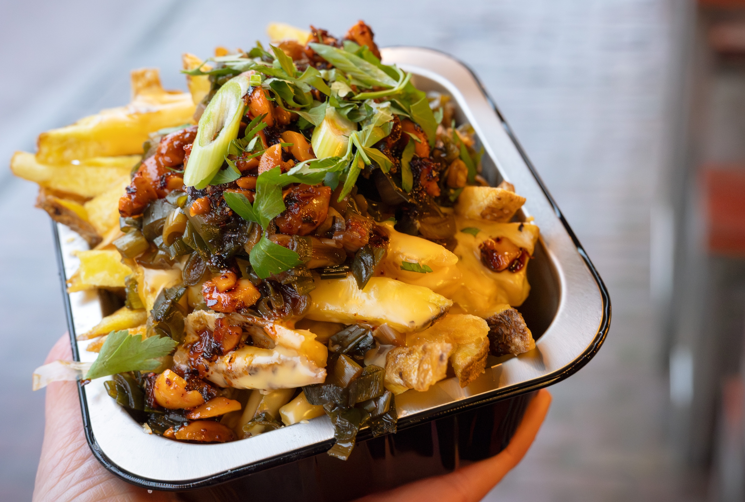 Saus erop, niet ernaast: 9 adressen voor smerig lekkere loaded fries in ...