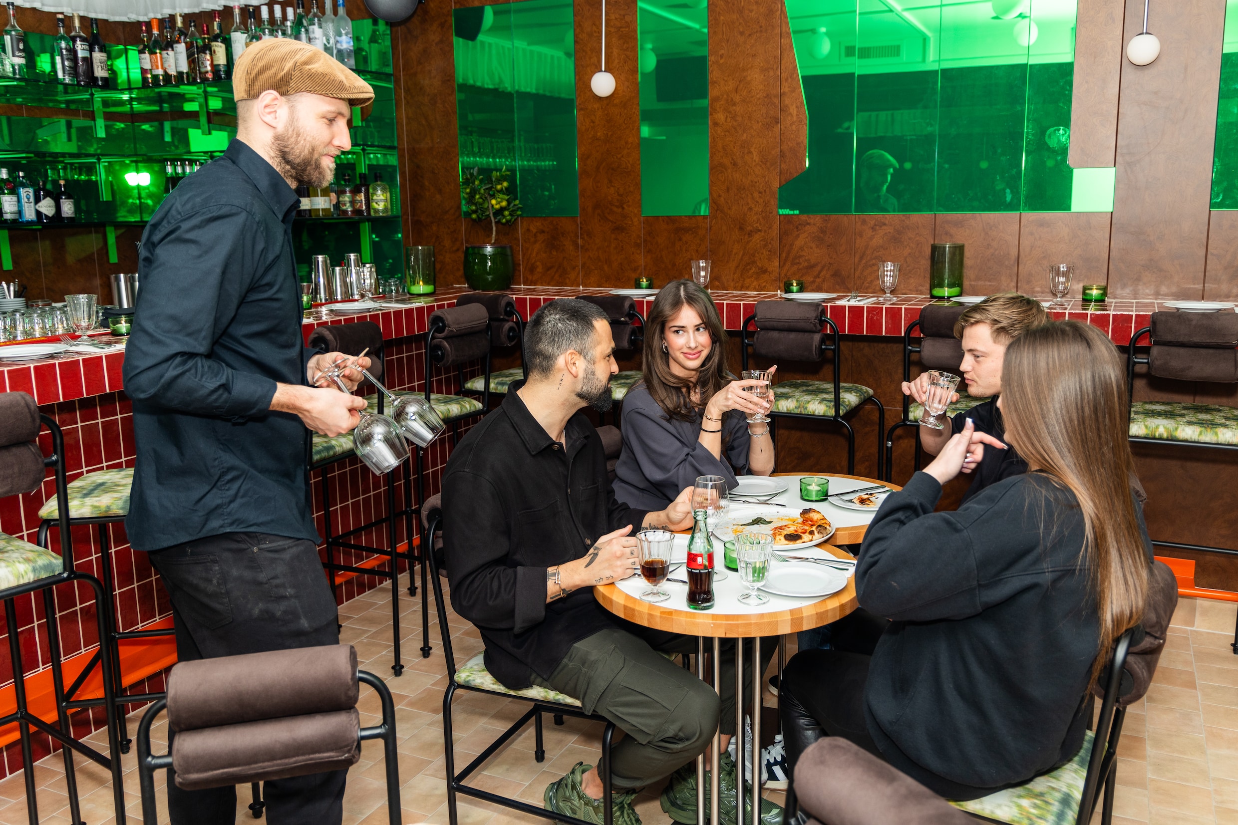 Bij Krusta op het Europaplein zijn de Griekse roots van de eigenaar te ...