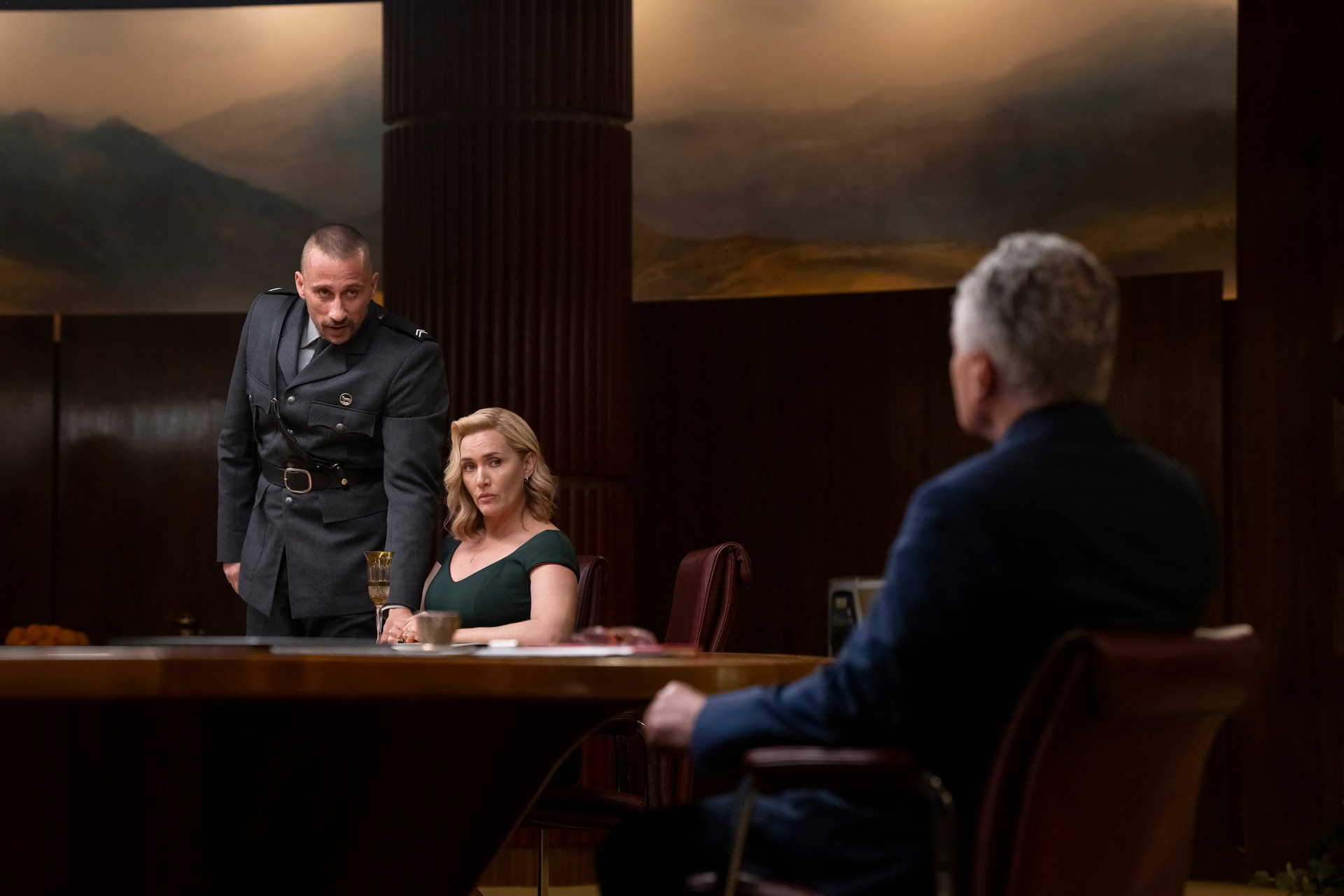 Recensie The regime: Kate Winslet als neurotische dictator in bijtende ...