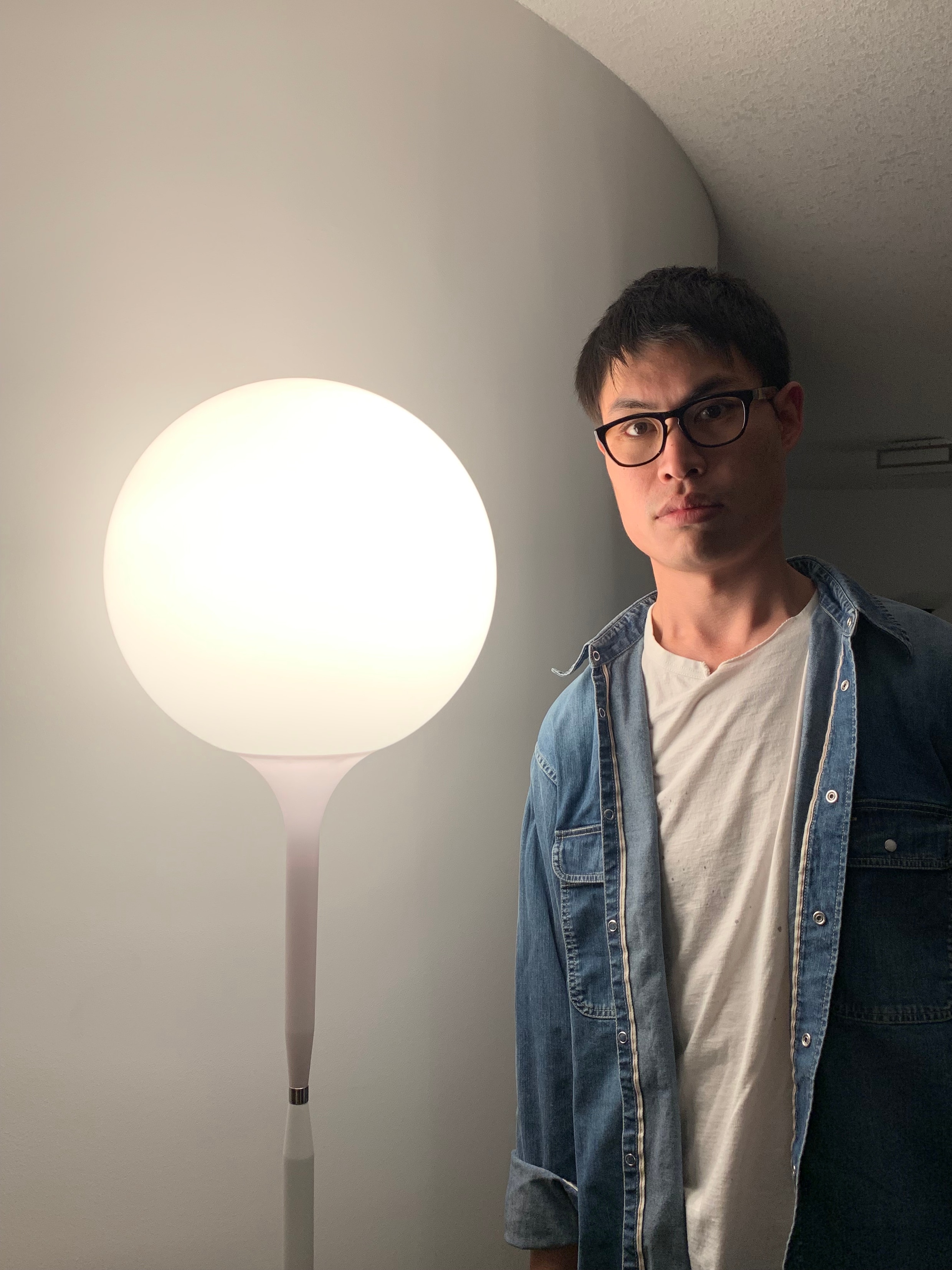 Matthew Wong, nu in het Van Gogh Museum, schilderde net zo koortsachtig ...