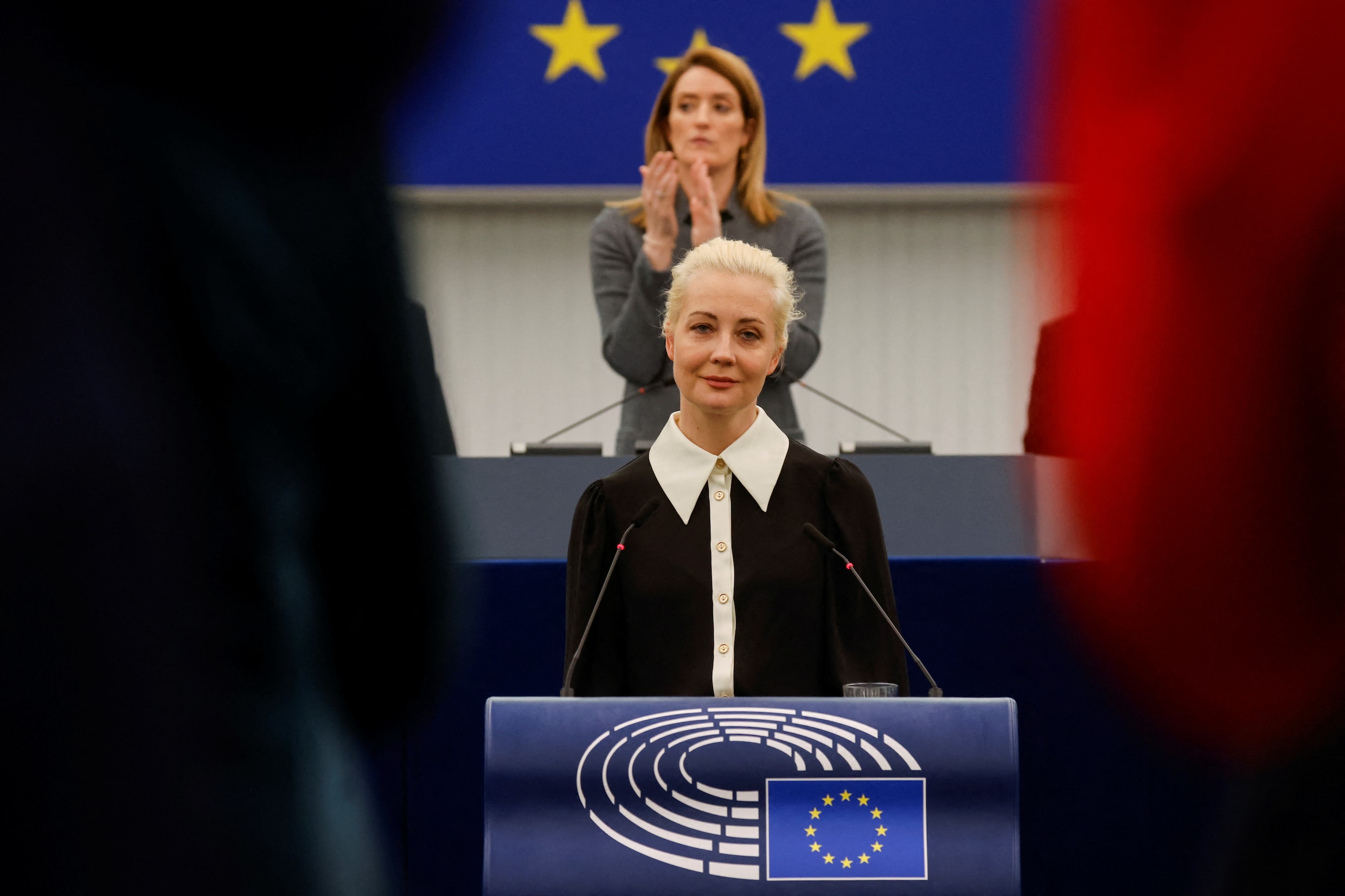 Weduwe Navalny in emotionele toespraak: ‘Ik weet niet of begrafenis vrijdag vredelievend zal ...