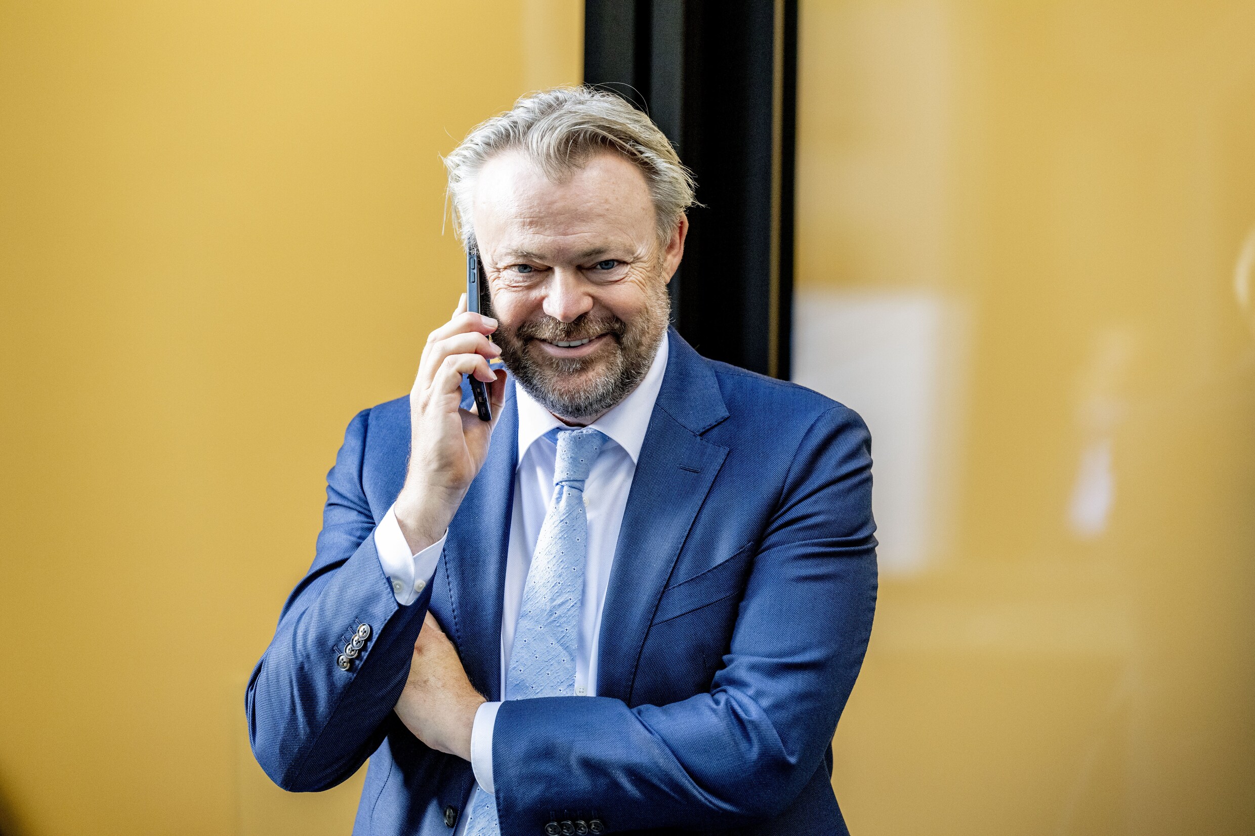 Prominenten en collega’s spreken over wangedrag WNL-baas: ‘Na al die ...