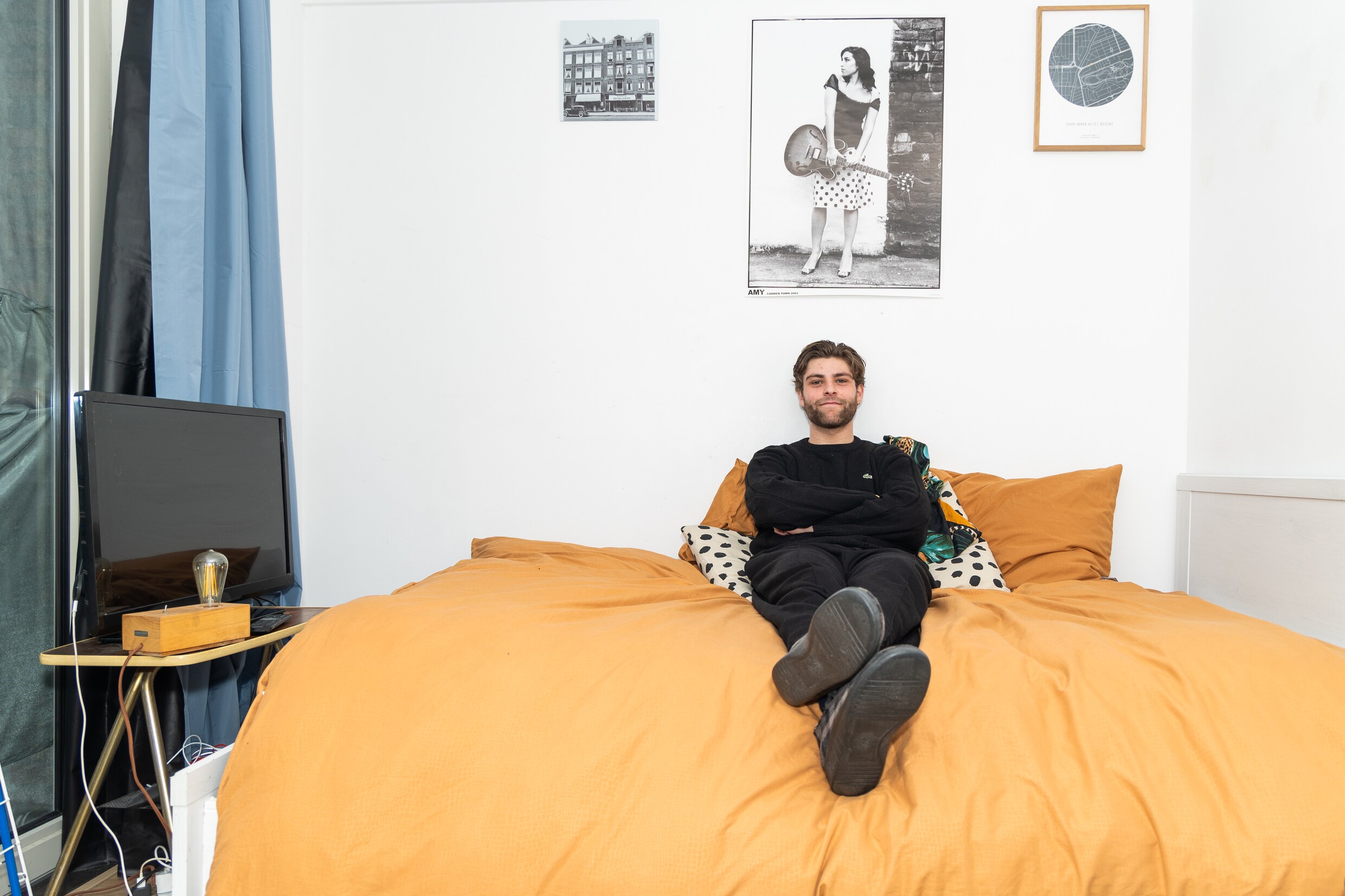 Zij betalen torenhoge bedragen voor hun kamer in Amsterdam: ‘1054 euro ...