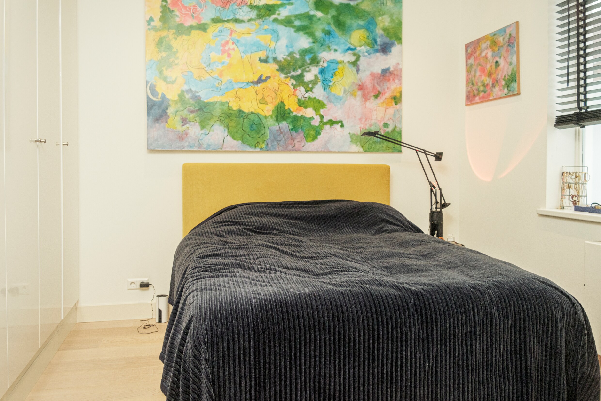 Merel (29) moest weer intrekken bij haar moeder: ‘Mijn baby slaapt ...