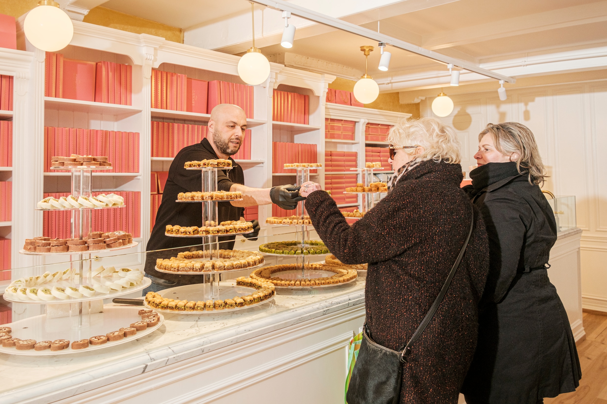 Eet authentiek Syrische zoetigheden bij Levant Pastry op de ...