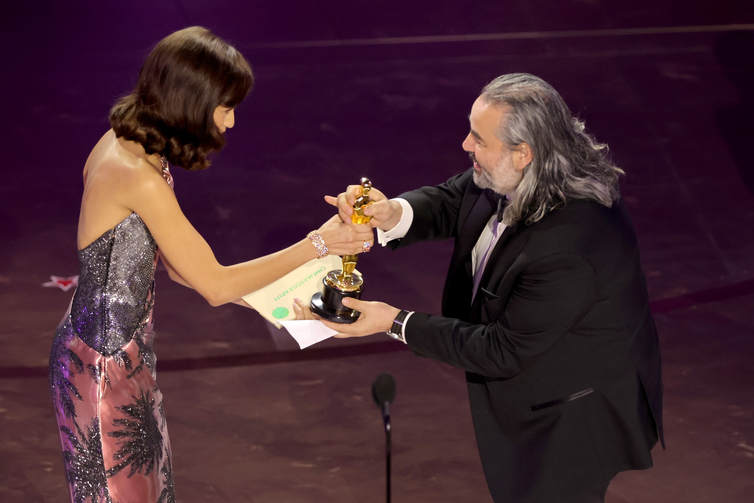 Hoyte van Hoytema wint als 11de Nederlander een Oscar, ‘Oppenheimer ...