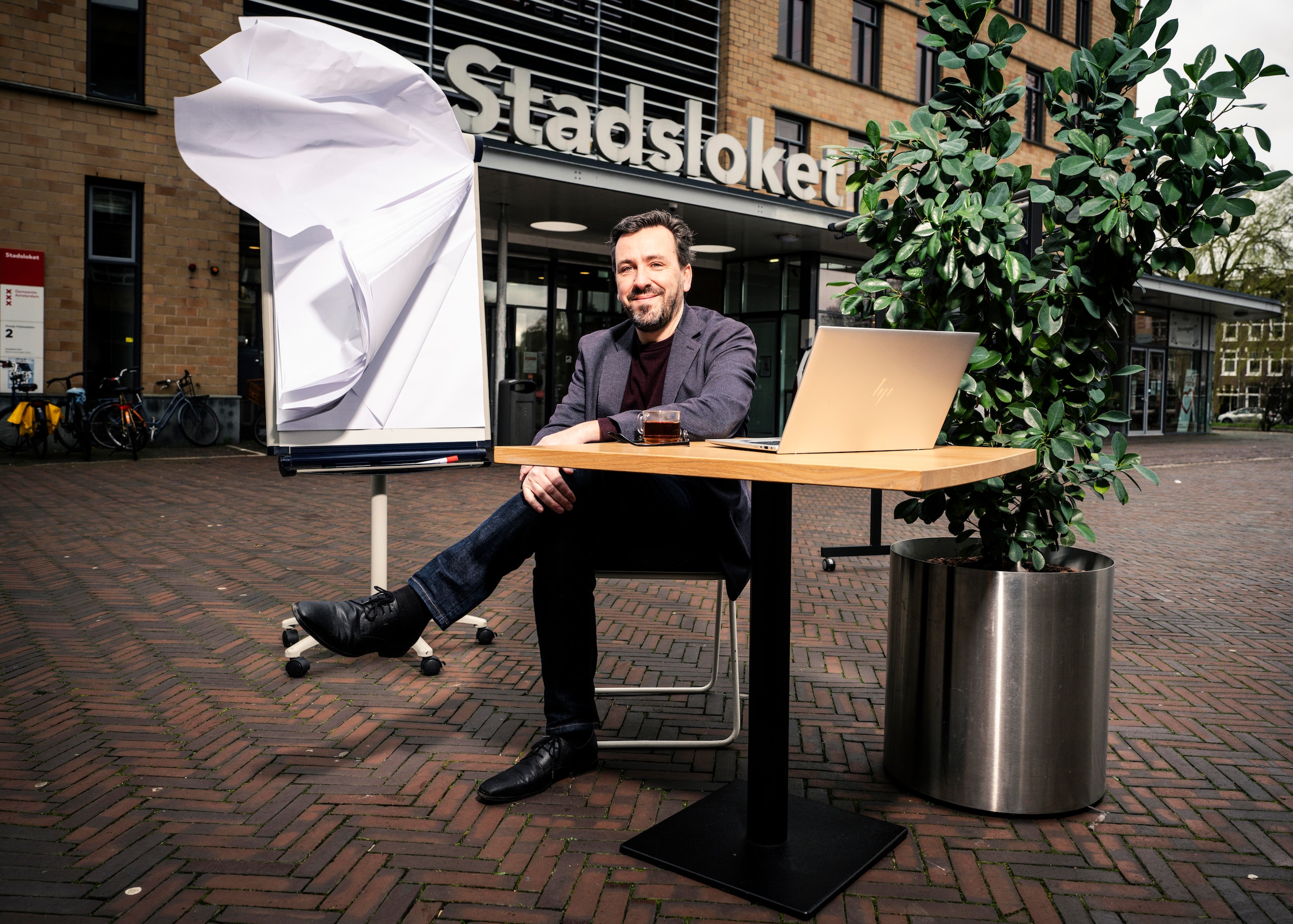 Stadsdeelbestuurder Zeeger Ernsting ziet nog steeds toekomst in de ...