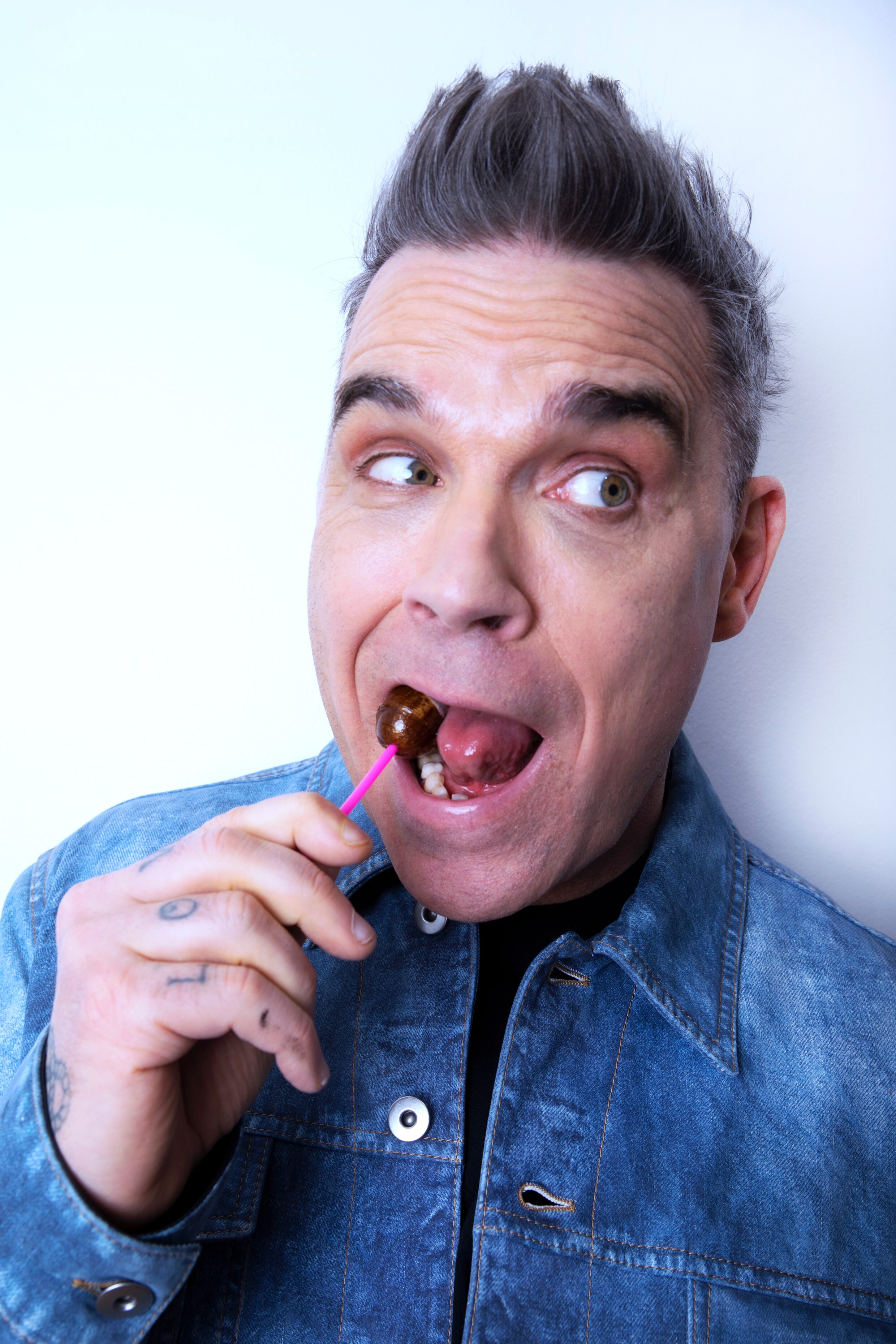 Robbie Williams: ‘Ik word betaald om extravert te zijn, maar in mijn ...