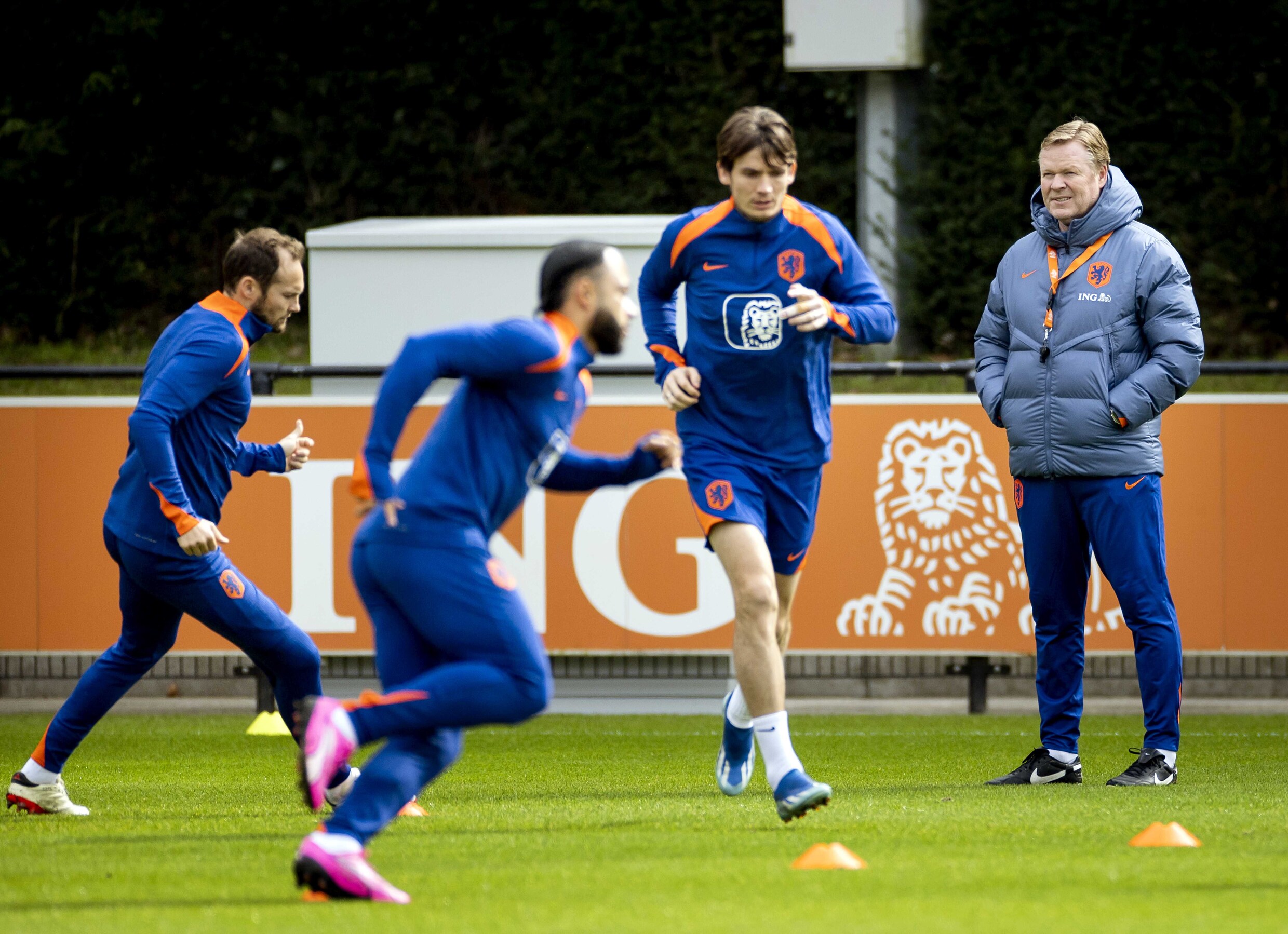 Ronald Koeman geeft Wijnaldum steuntje in de rug en zet keeper Flekken ...