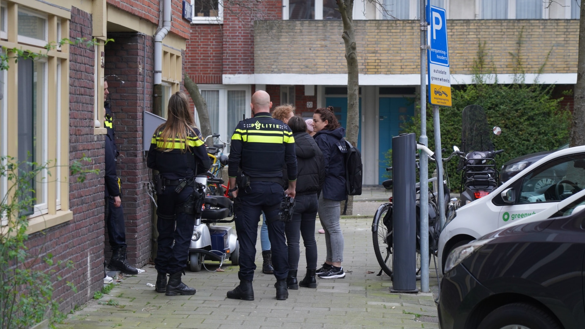 80-jarige vrouw overleden na steekpartij in Amsterdam-West, 21-jarige ...