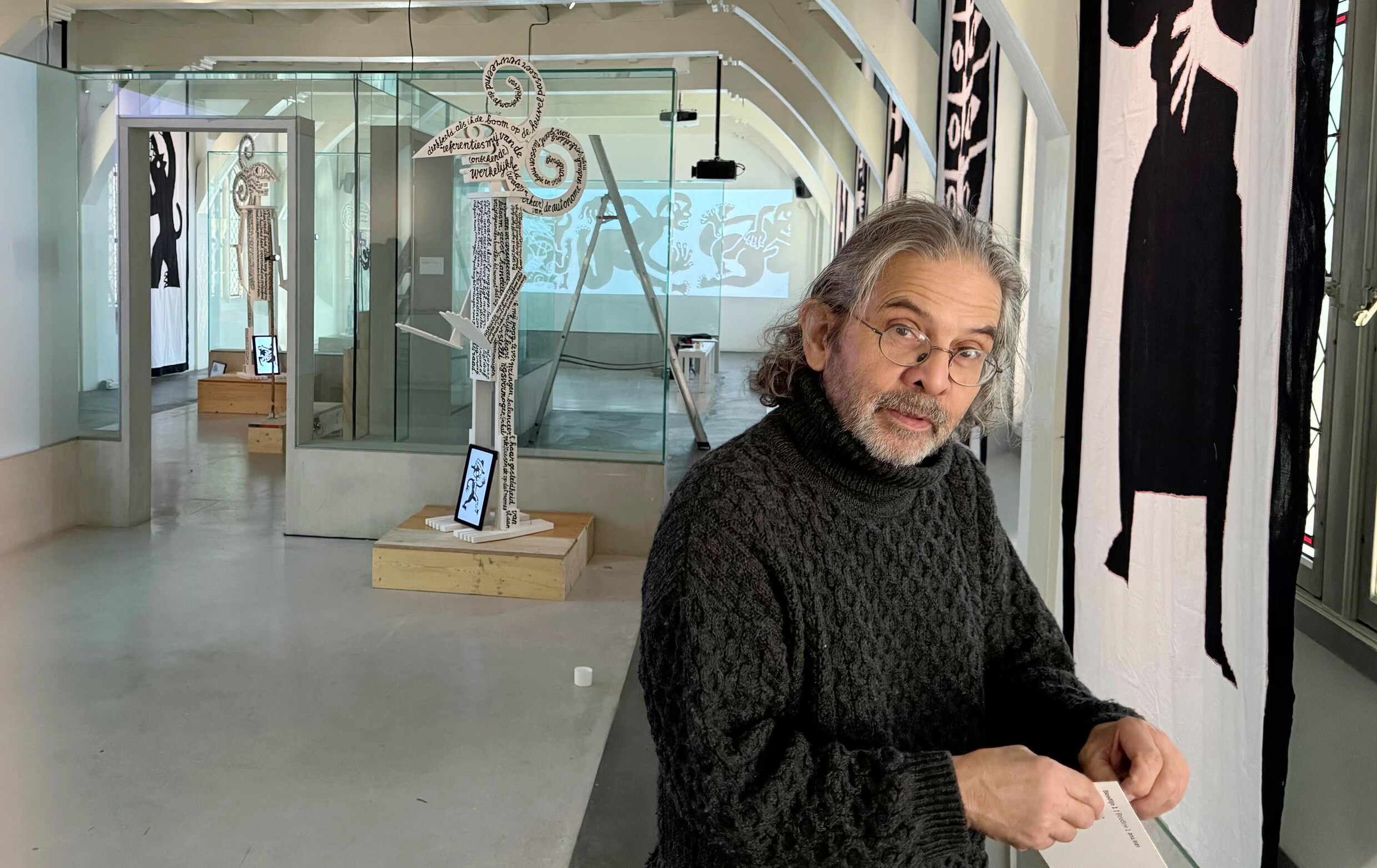 Kunstenaar Max Kisman maakte tentoonstelling over zijn Indonesische oma ...