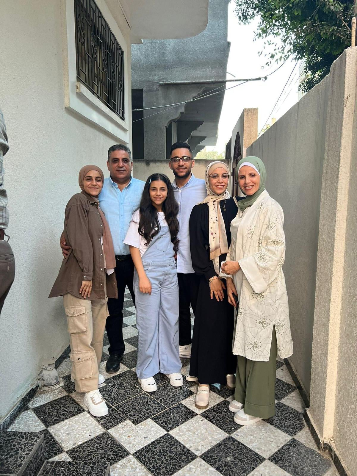 Haneen en haar dochters zitten vast in Gaza: ‘We hebben ons haar ...