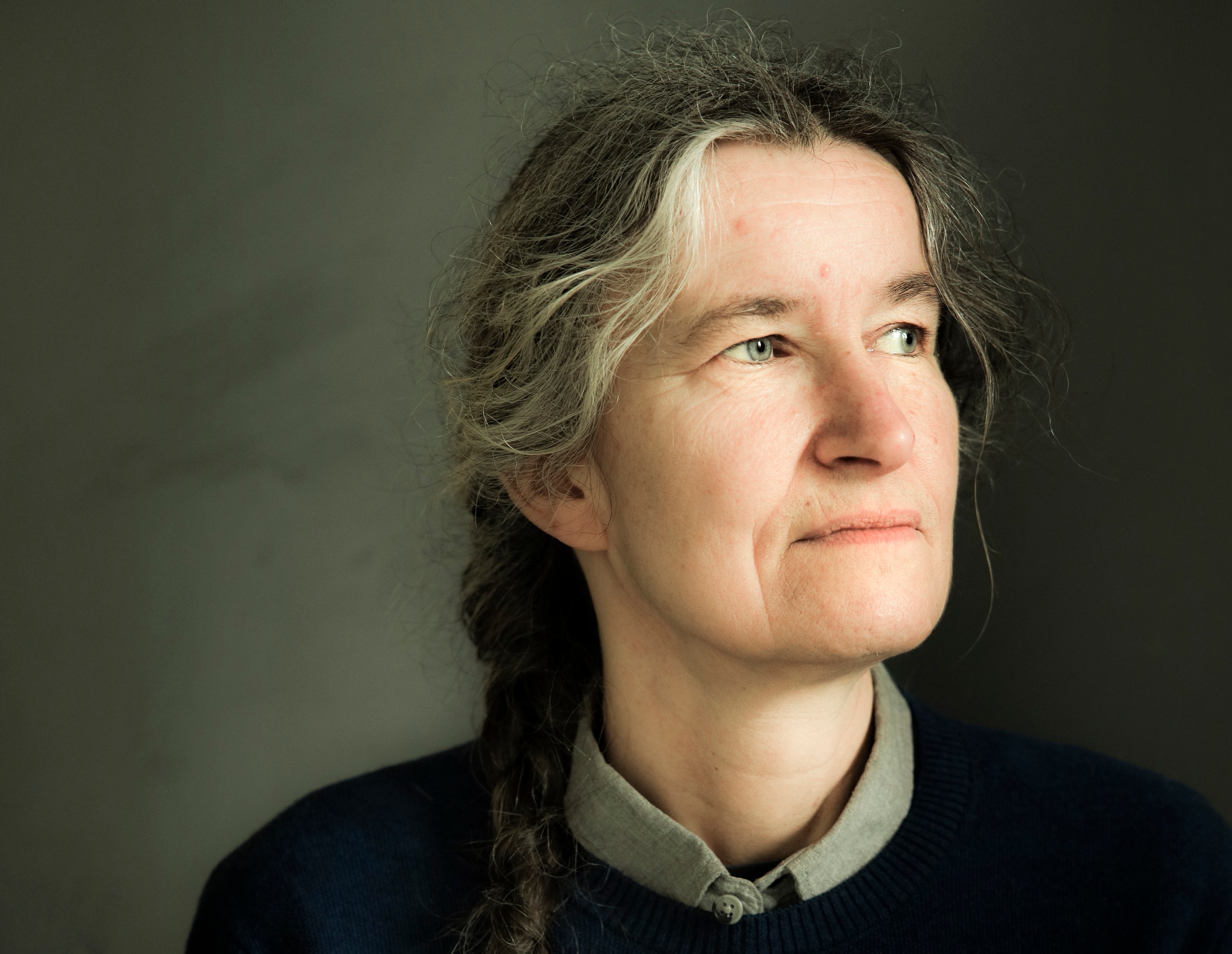 Schrijfster Anjet Daanje door jongeren bekroond met De Inktaap 2024 ...