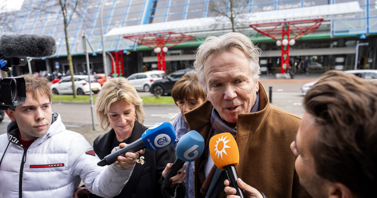 Presentator Tom Egbers schikt met NOS, gaat weer programma’s maken | Het Parool