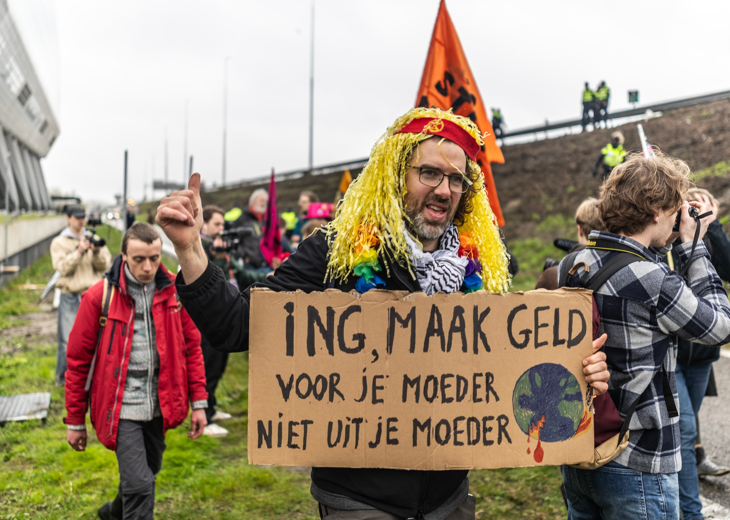 Opinie: ‘Amsterdam moet ING aanpakken in plaats van cadeaus in ...