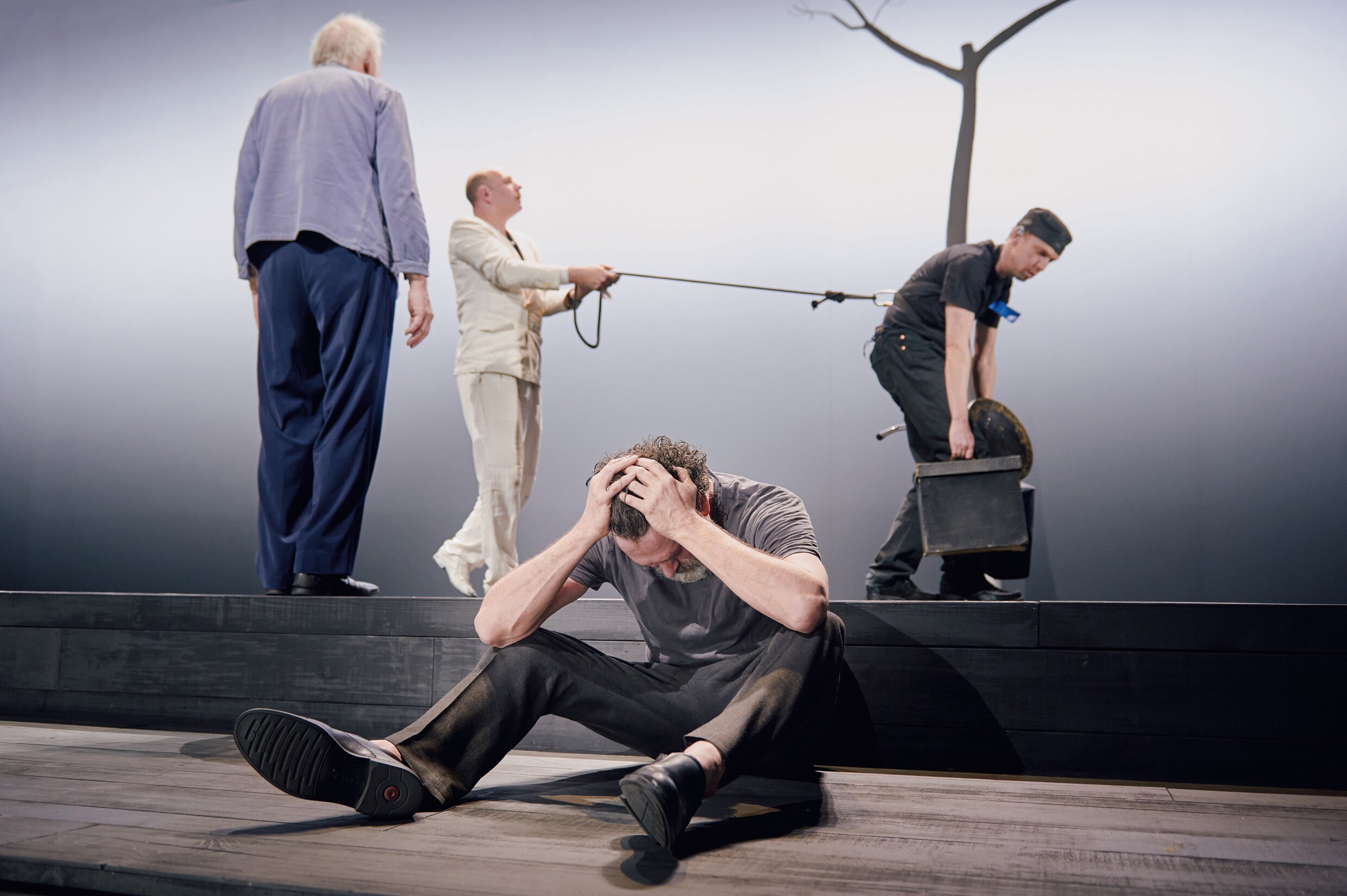 Recensie: Luchtig Wachten op Godot legt de nadruk op de komische laag ...