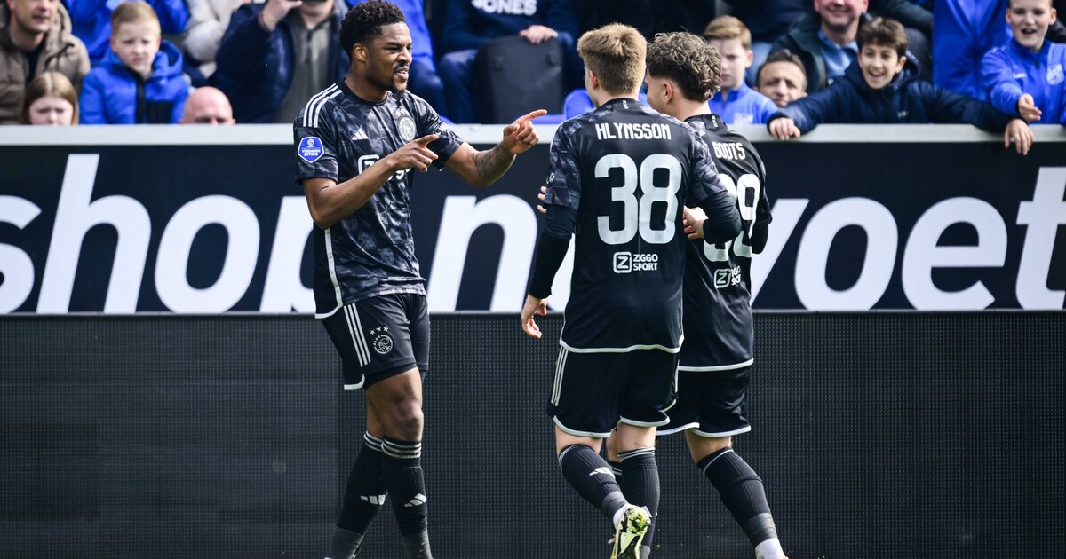 Ajax boekt dankzij dubbelslag Akpom moeizame zege op PEC Zwolle | Het Parool