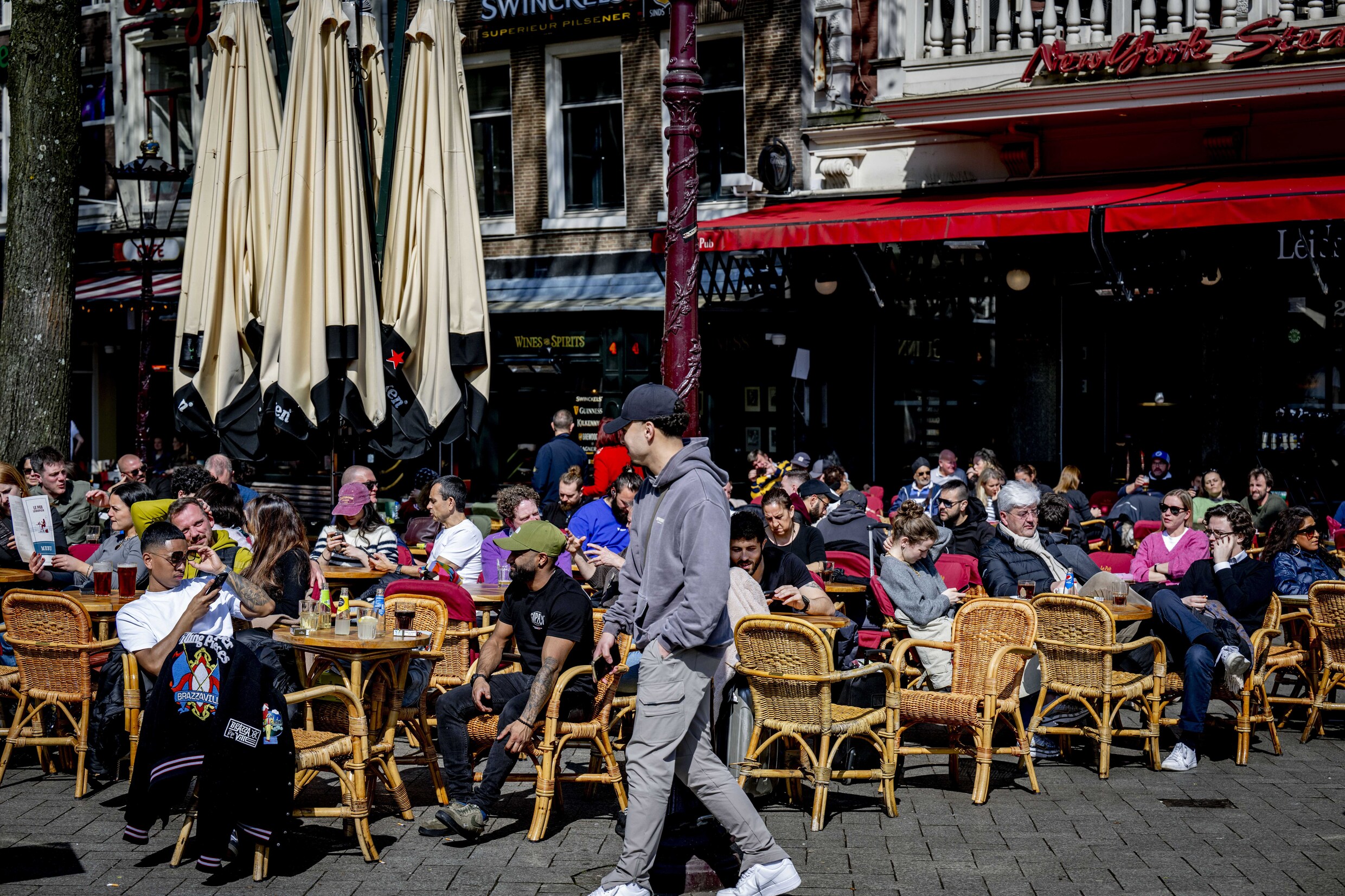 Café-eigenaren geschokt om véél hogere terrasbelasting. ‘Biertje zal ...