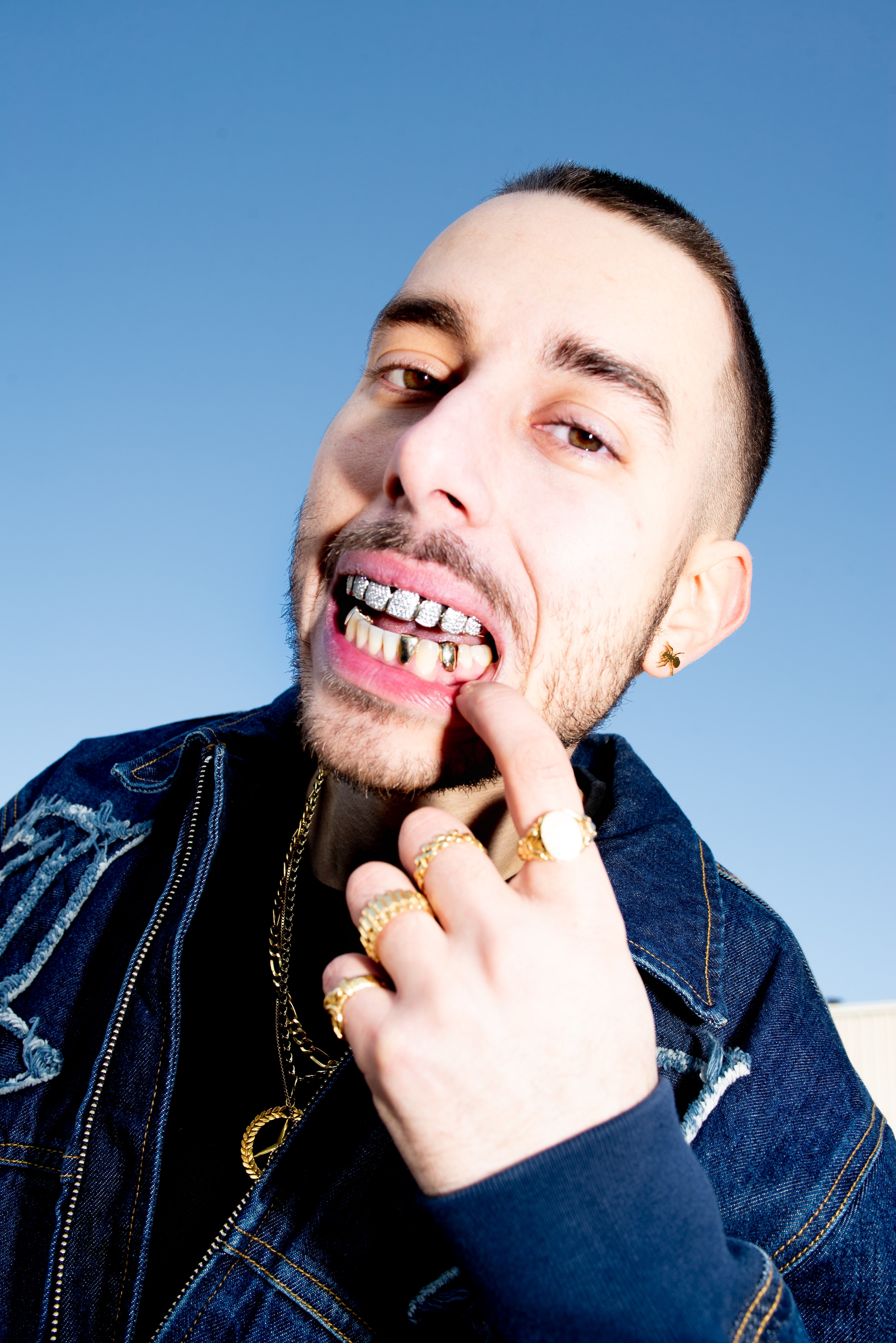 Amsterdammers aan de grills en tandjuweel: ‘Aan de hand van de hoeveel­heid goud in je mik kun ...